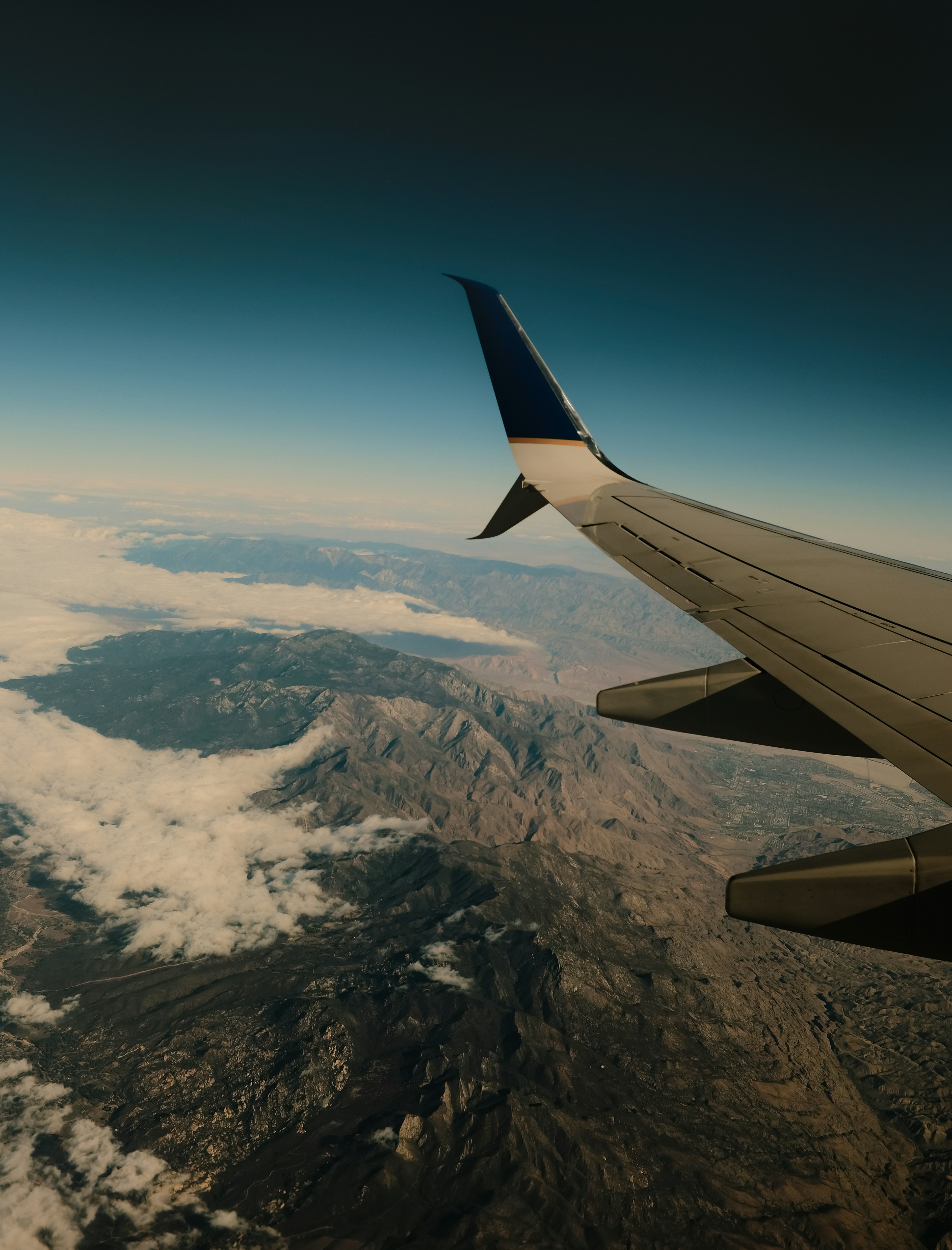 Airplane wing photo – Free Airplane Image on Unsplash