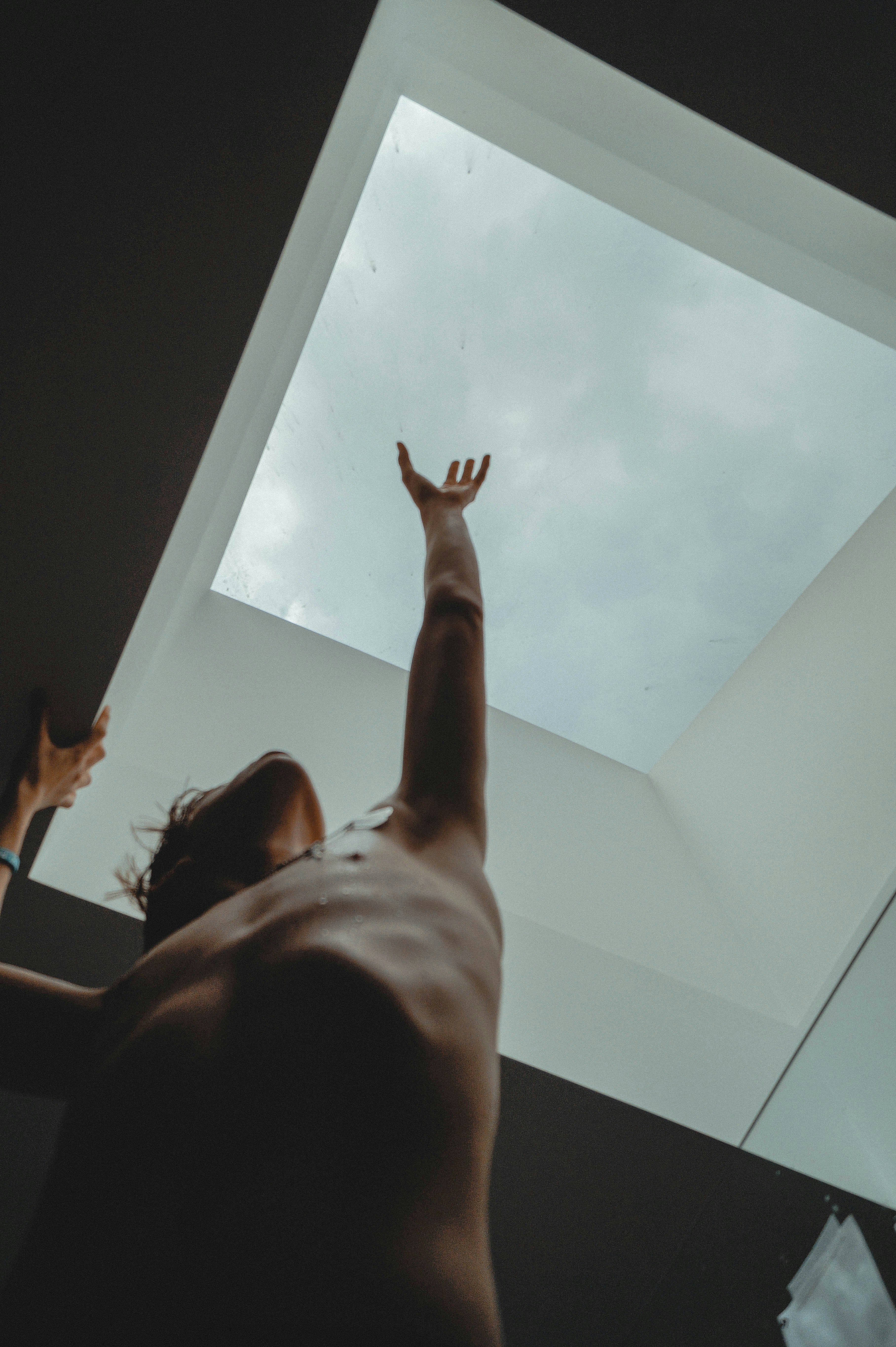Skyward Reach Through a Geometric Skylight