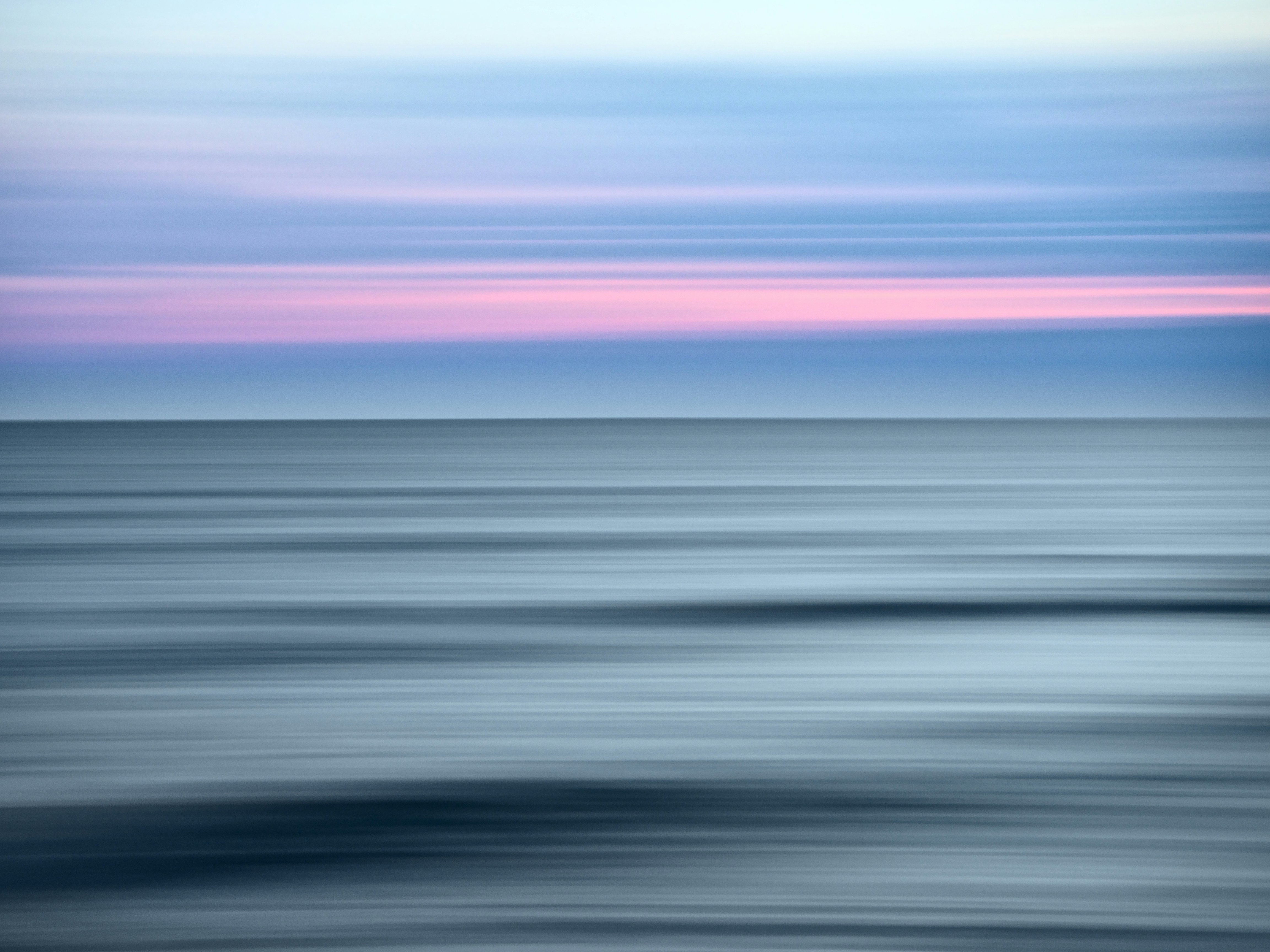A blurry photo of the ocean at sunset photo – Free Harbor house lõmala ...