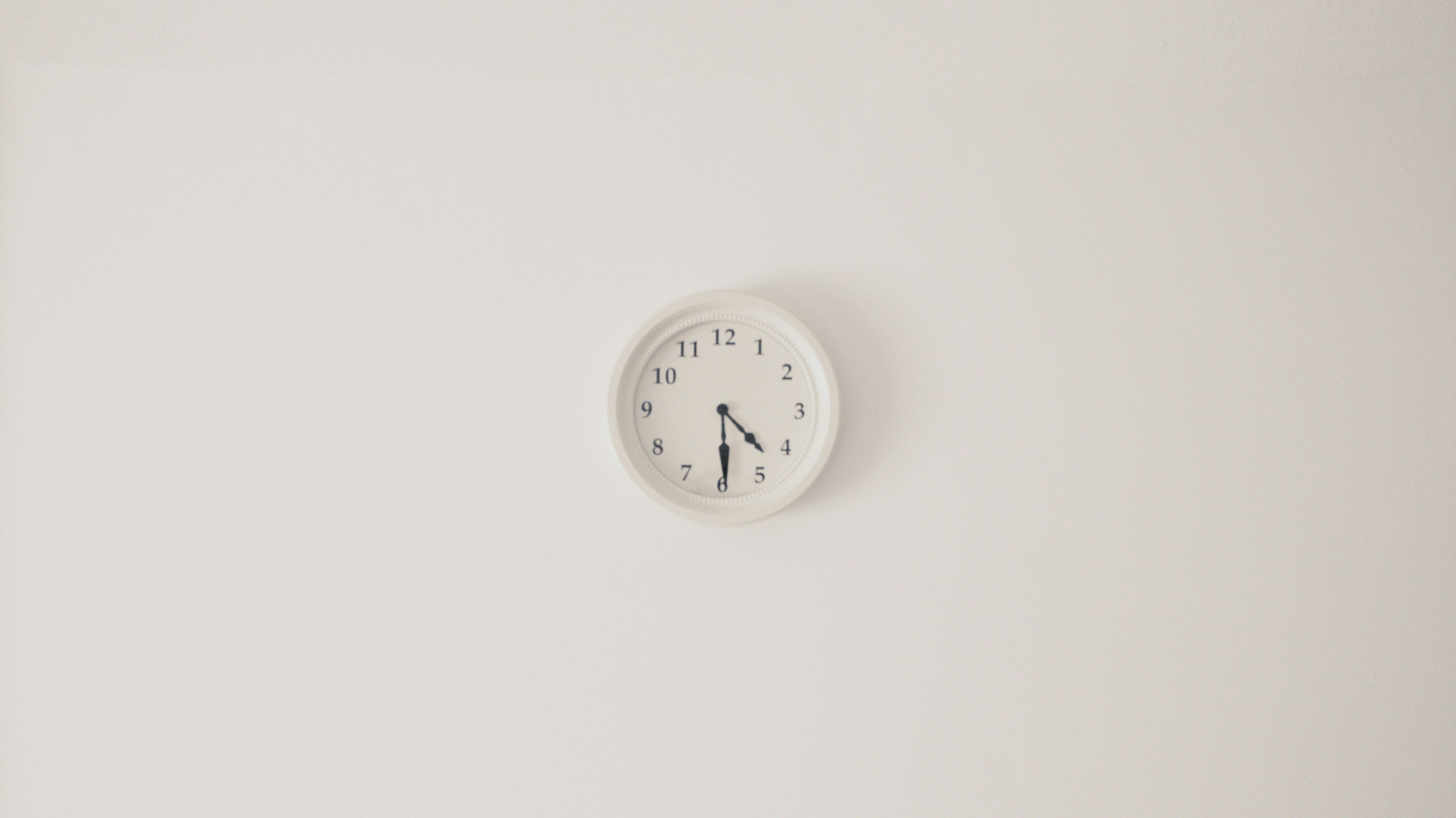 1000+ Wall Clock Pictures | Download Free Images on Unsplash