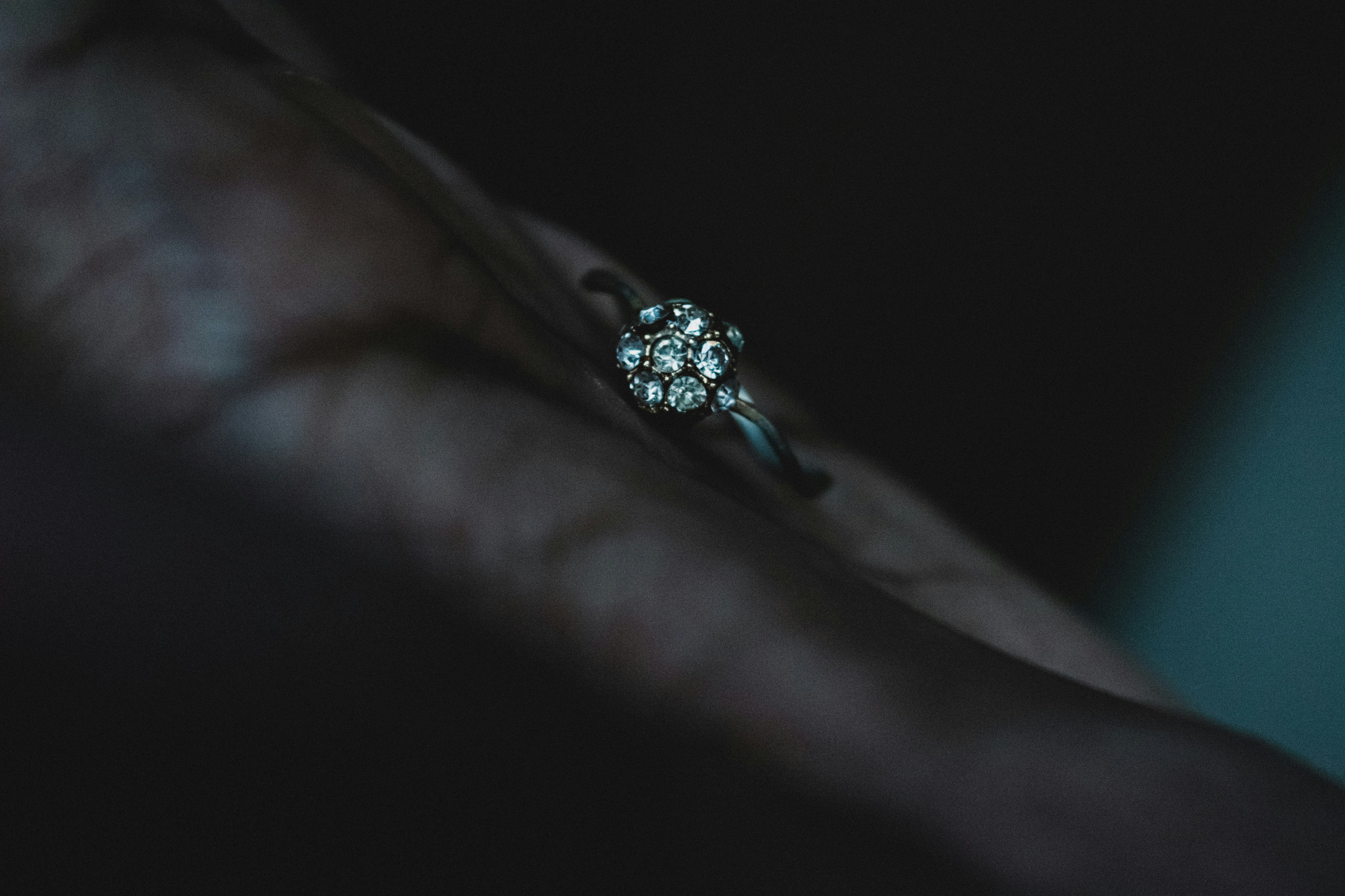 Clear gemstone silver-colored solitaire ring photo – Free Black Image ...