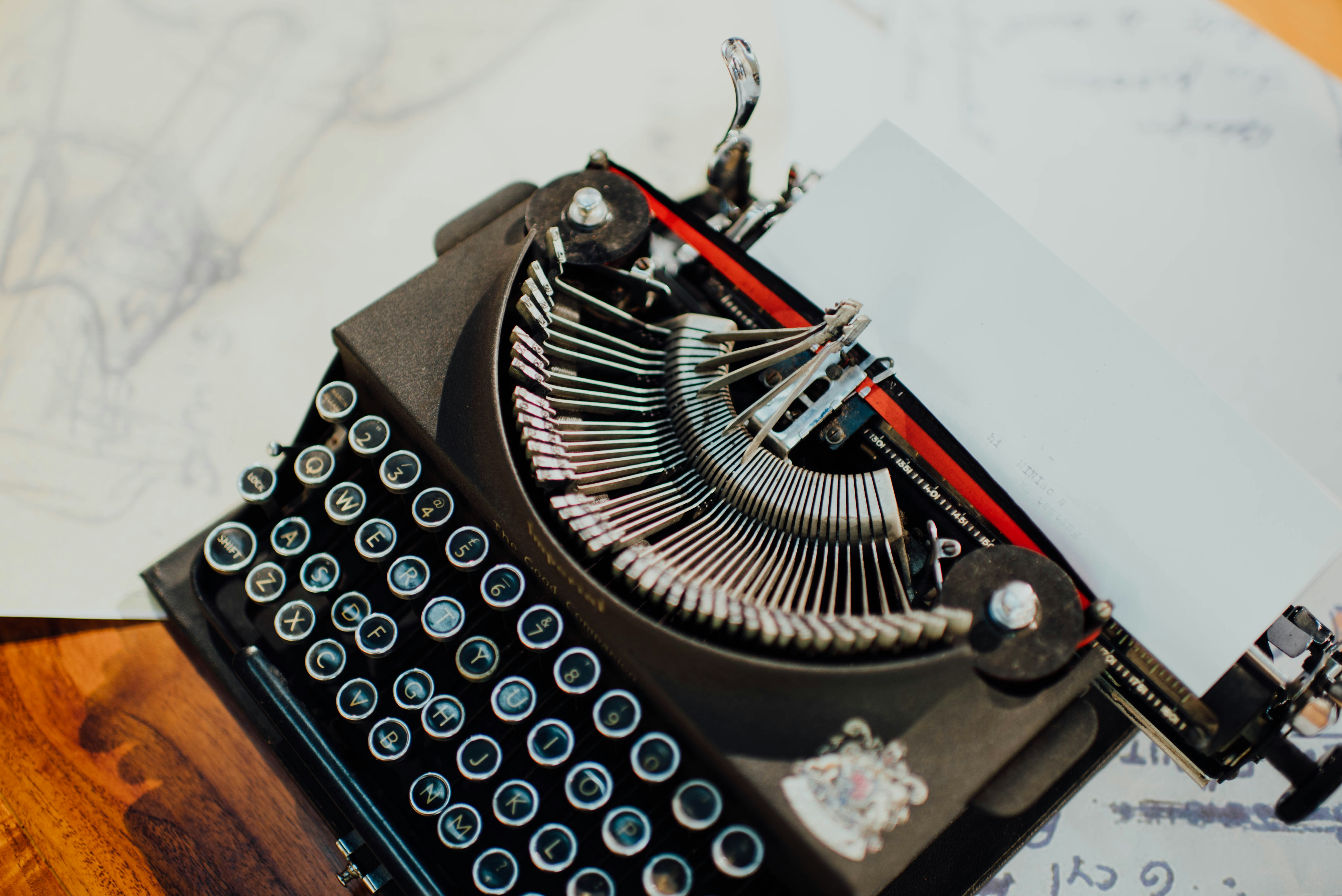 Black and white typewriter photo – Free Grey Image on Unsplash