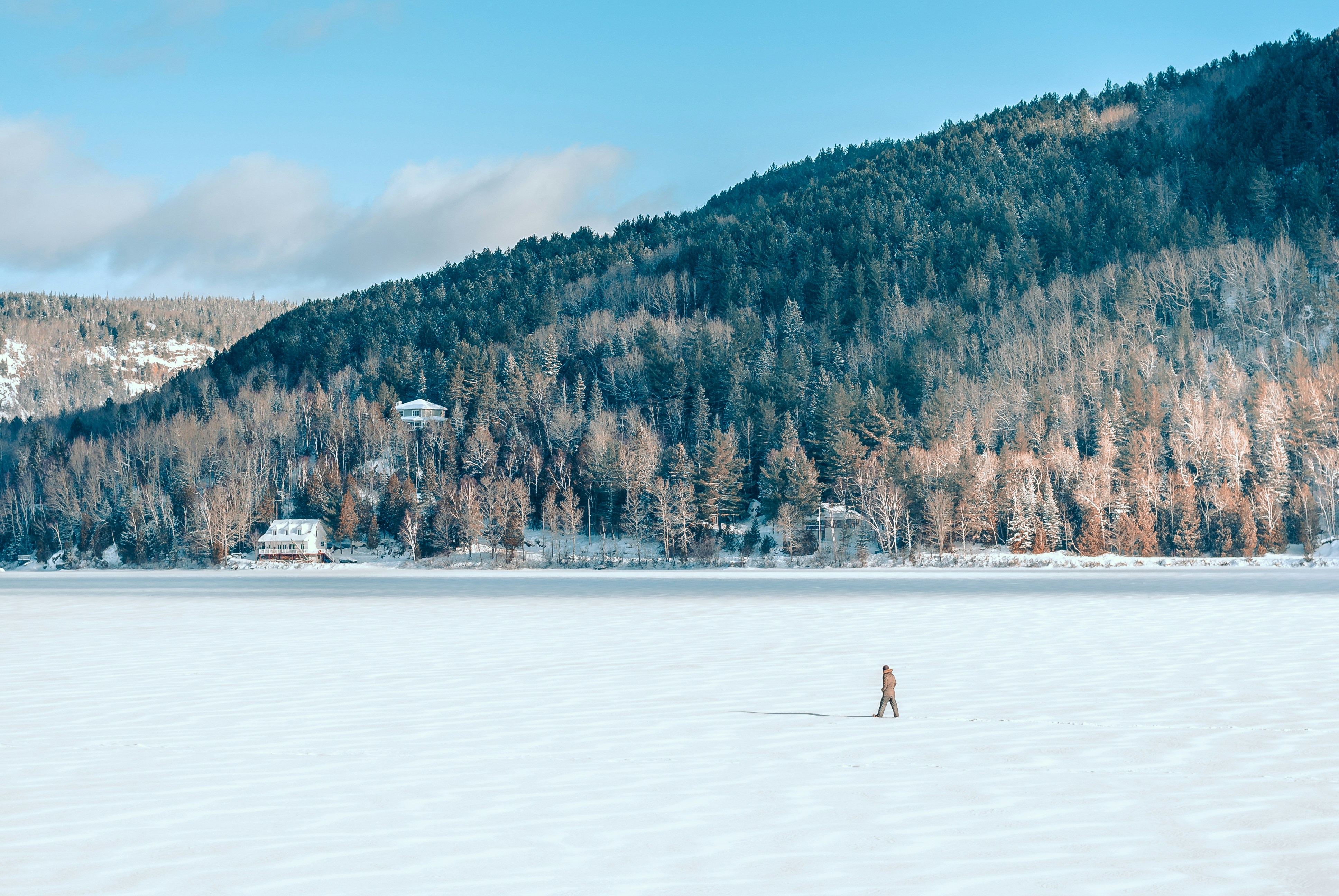 Personne debout sur le sable blanc photo – Photo Mont-Tremblant ...
