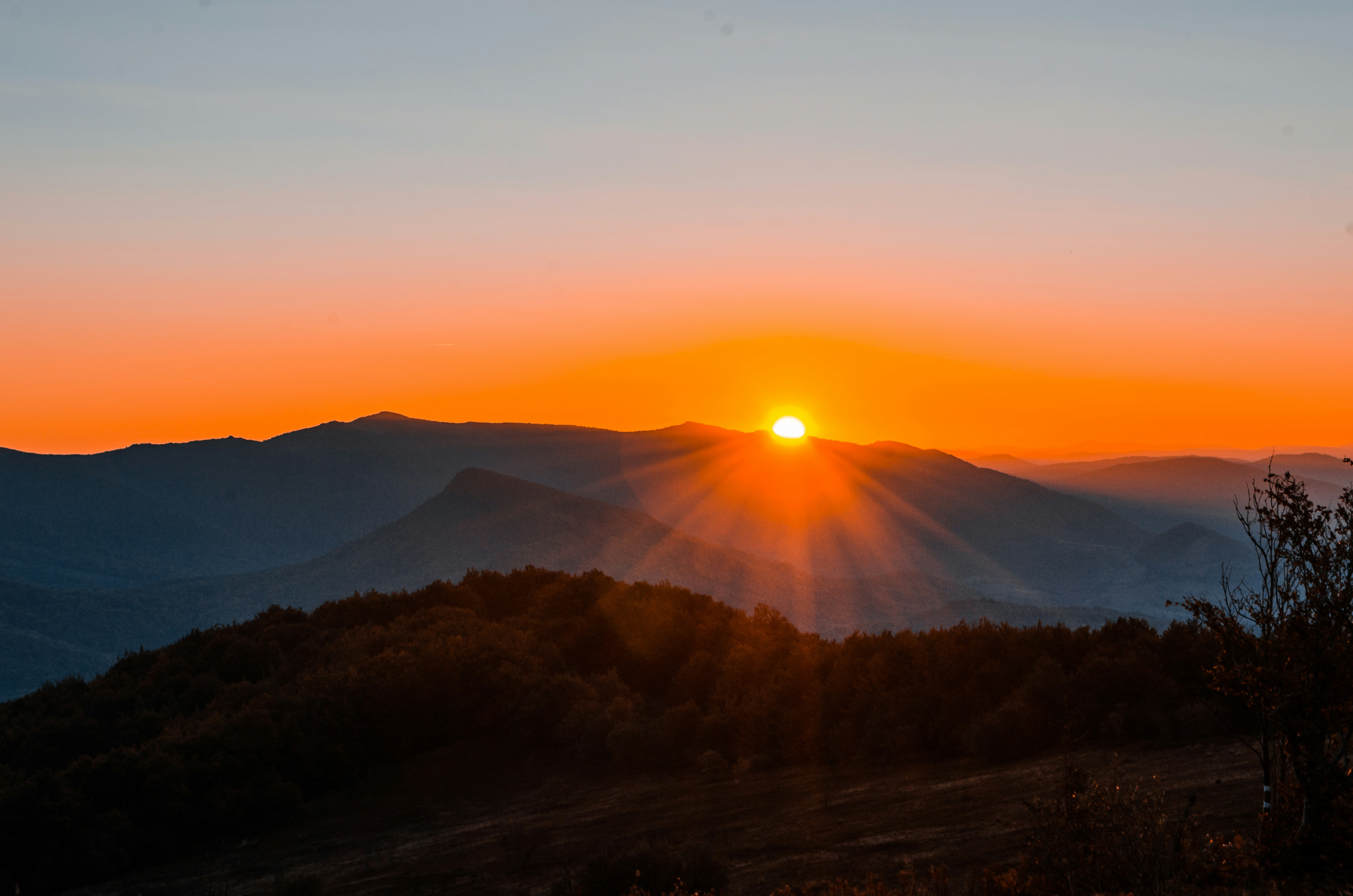 Sun rise over mountain photo – Free Dawn Image on Unsplash