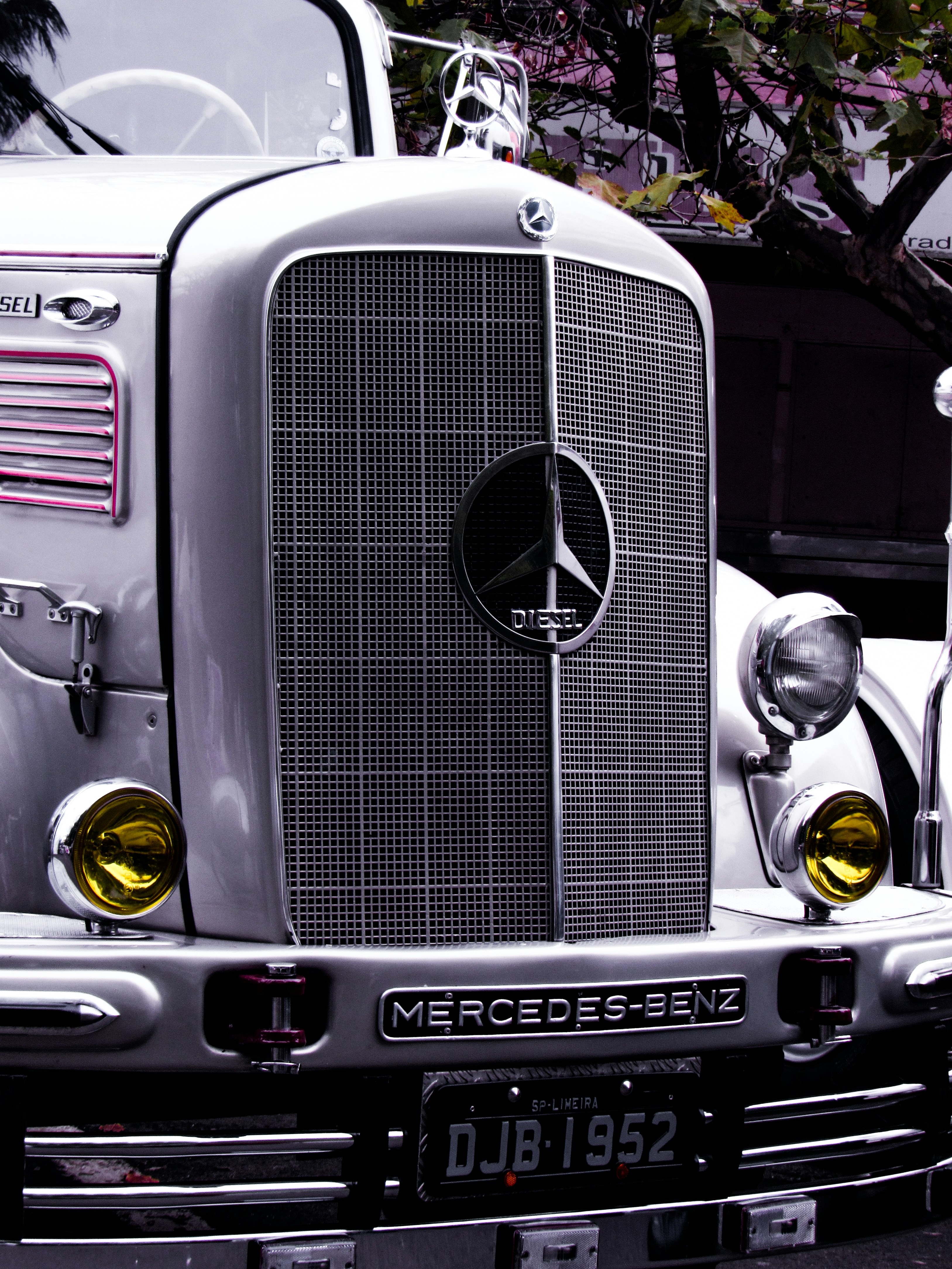 Close up photography of Mercedes-Benz truck photo – Free Poços de ...