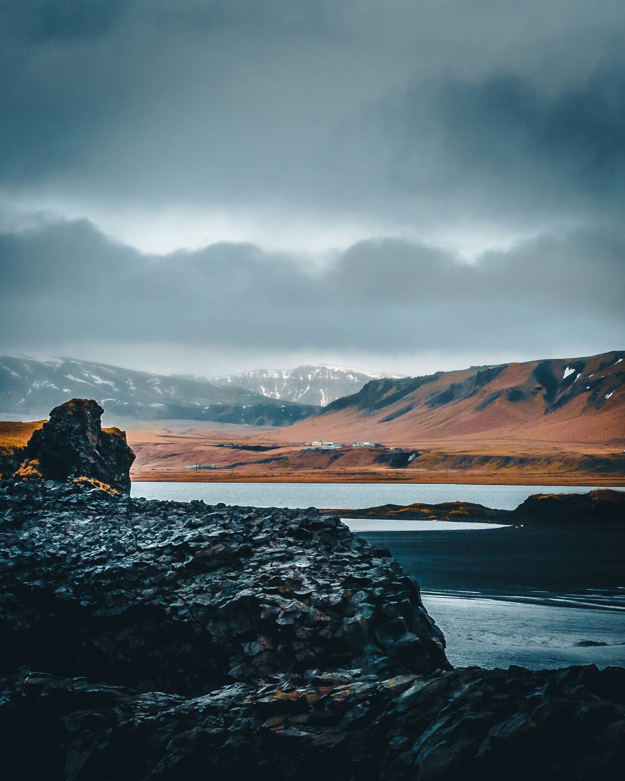 Rock formation near body of water during daytime photo – Free ...