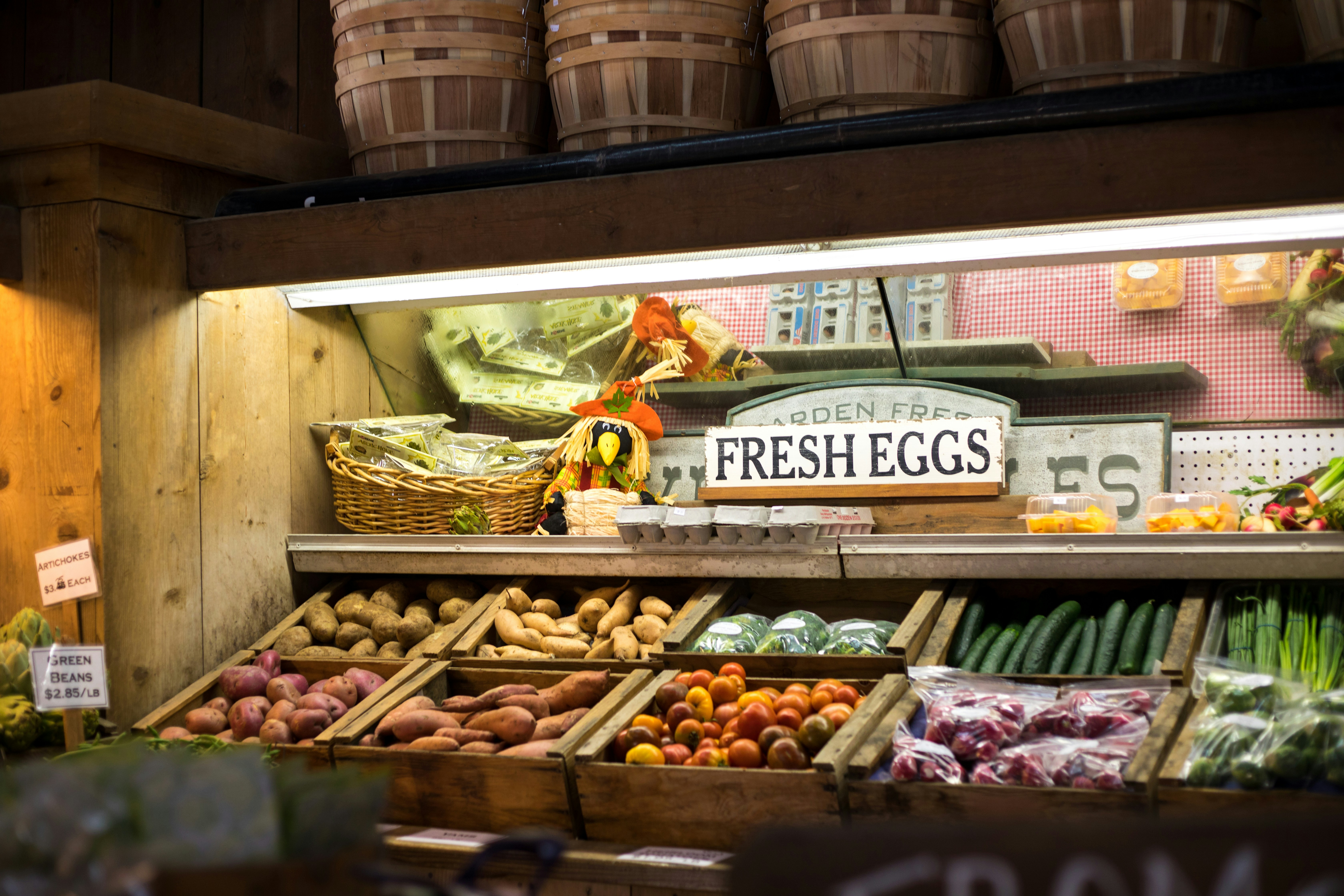 Fresh Eggs Display: A Rustic Market Scene