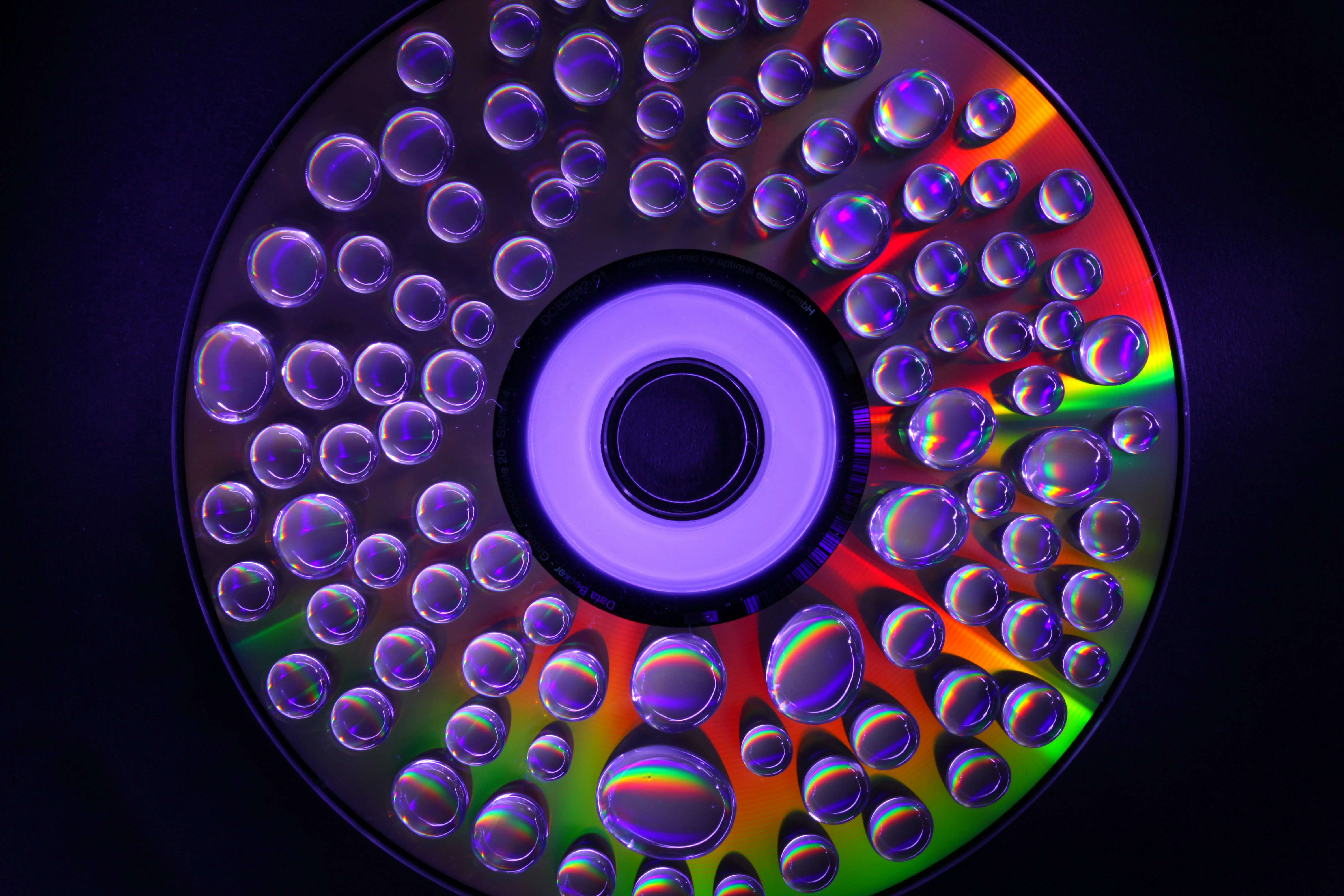 Spectrum of Rings: A Close-Up of an Illuminated Cylinder
