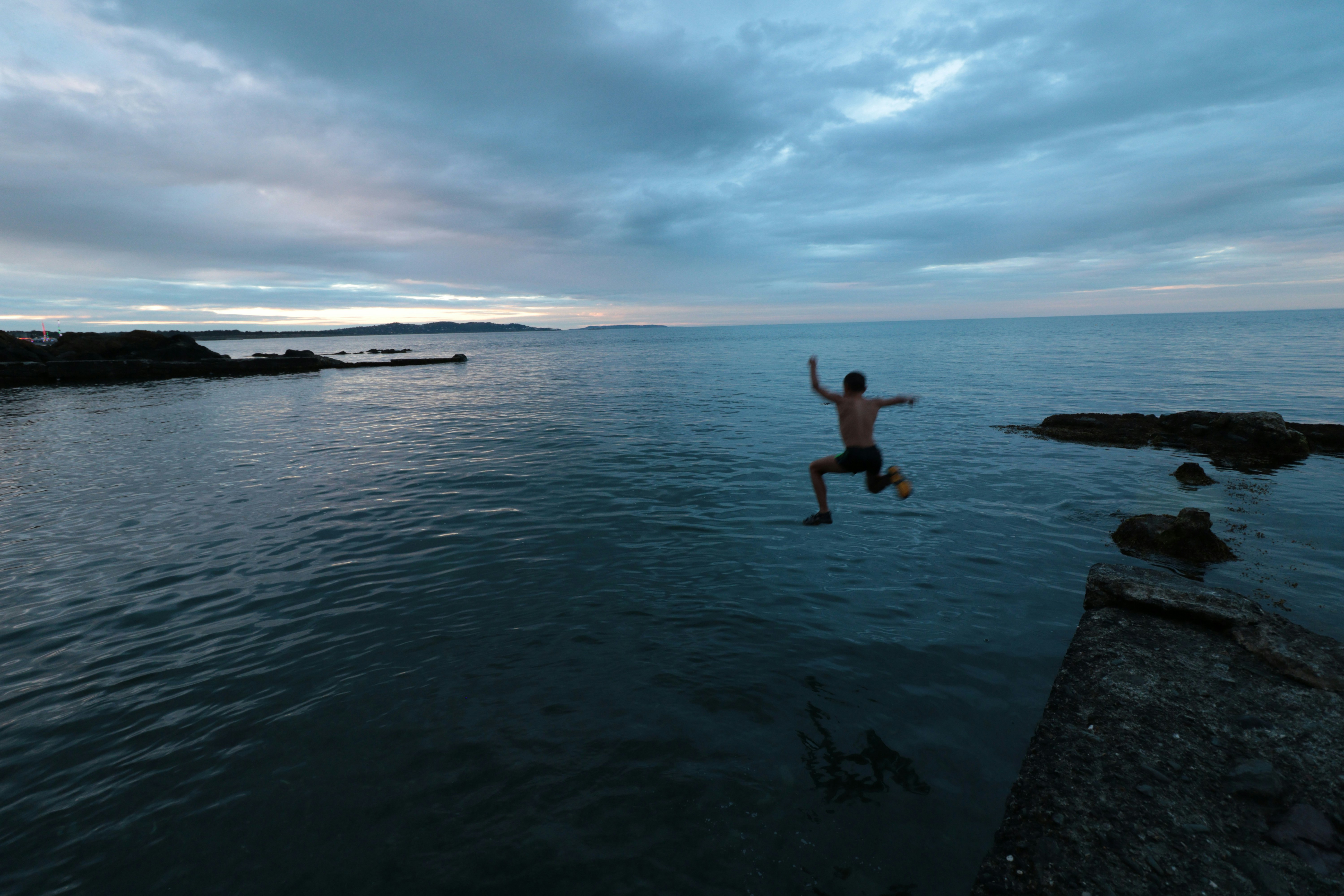Man about to jump photo – Free Grey Image on Unsplash