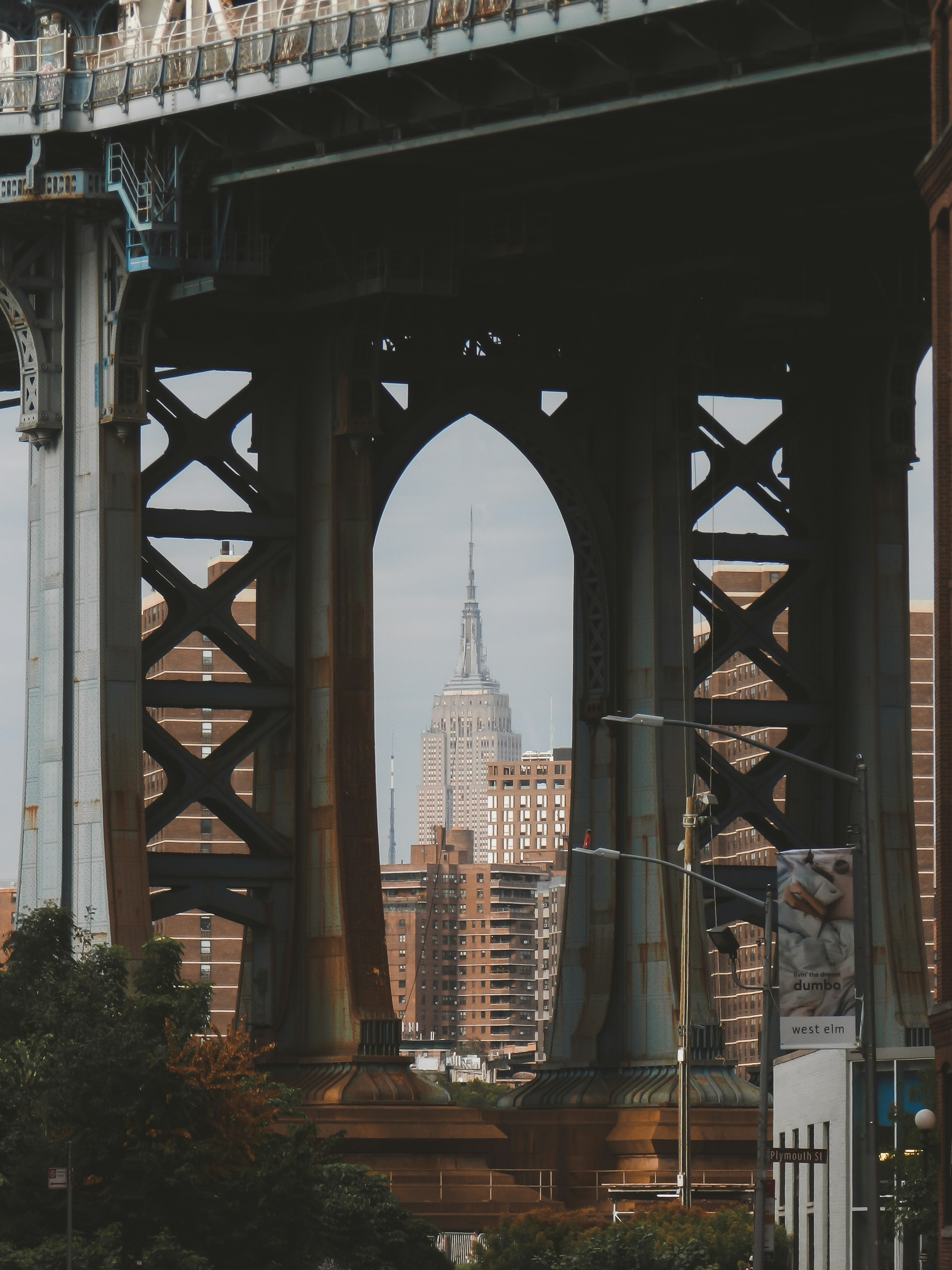 White concrete building photo – Free Dumbo Image on Unsplash