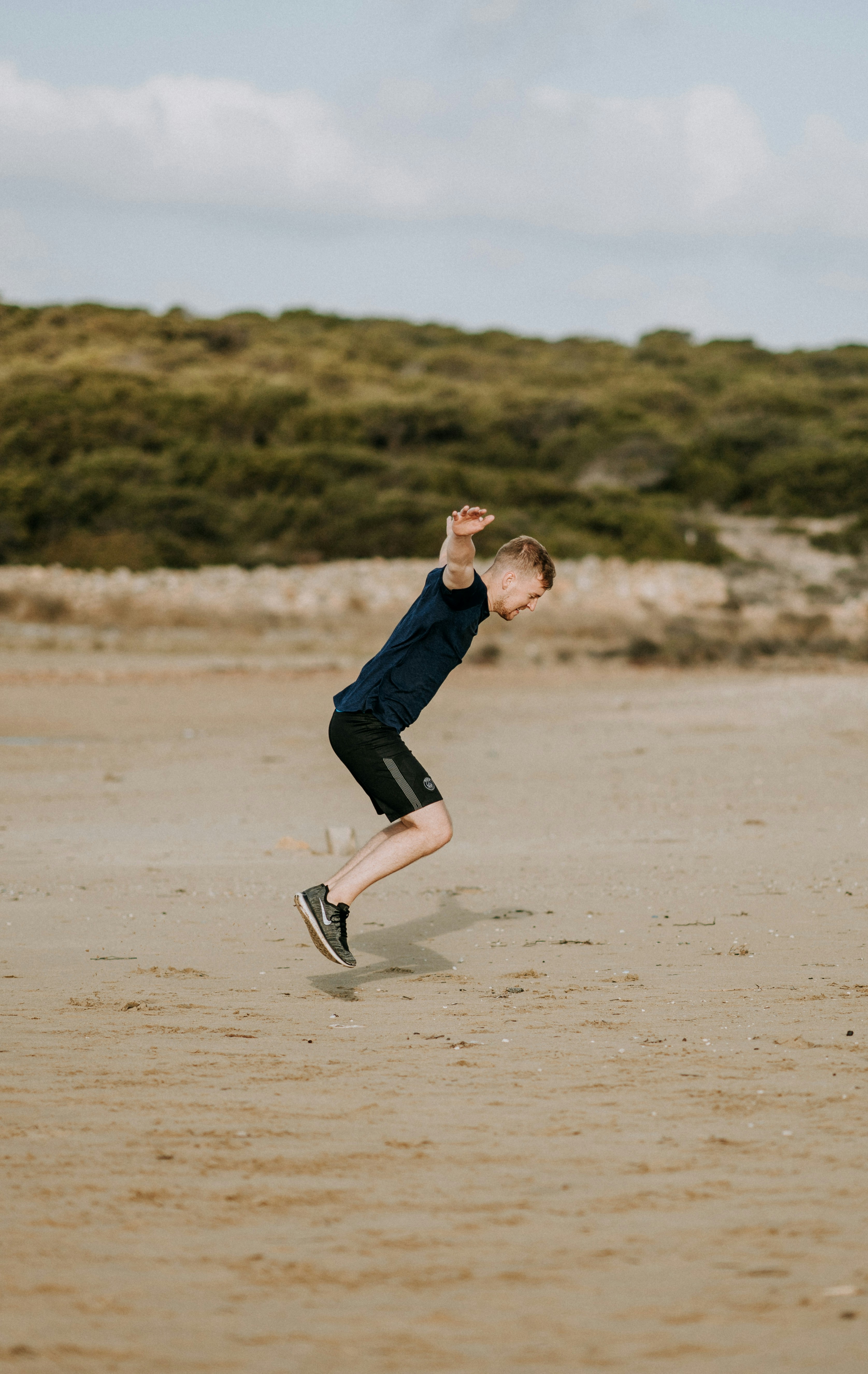 Man jumping on sand at daytime photo – Free Jump Image on Unsplash