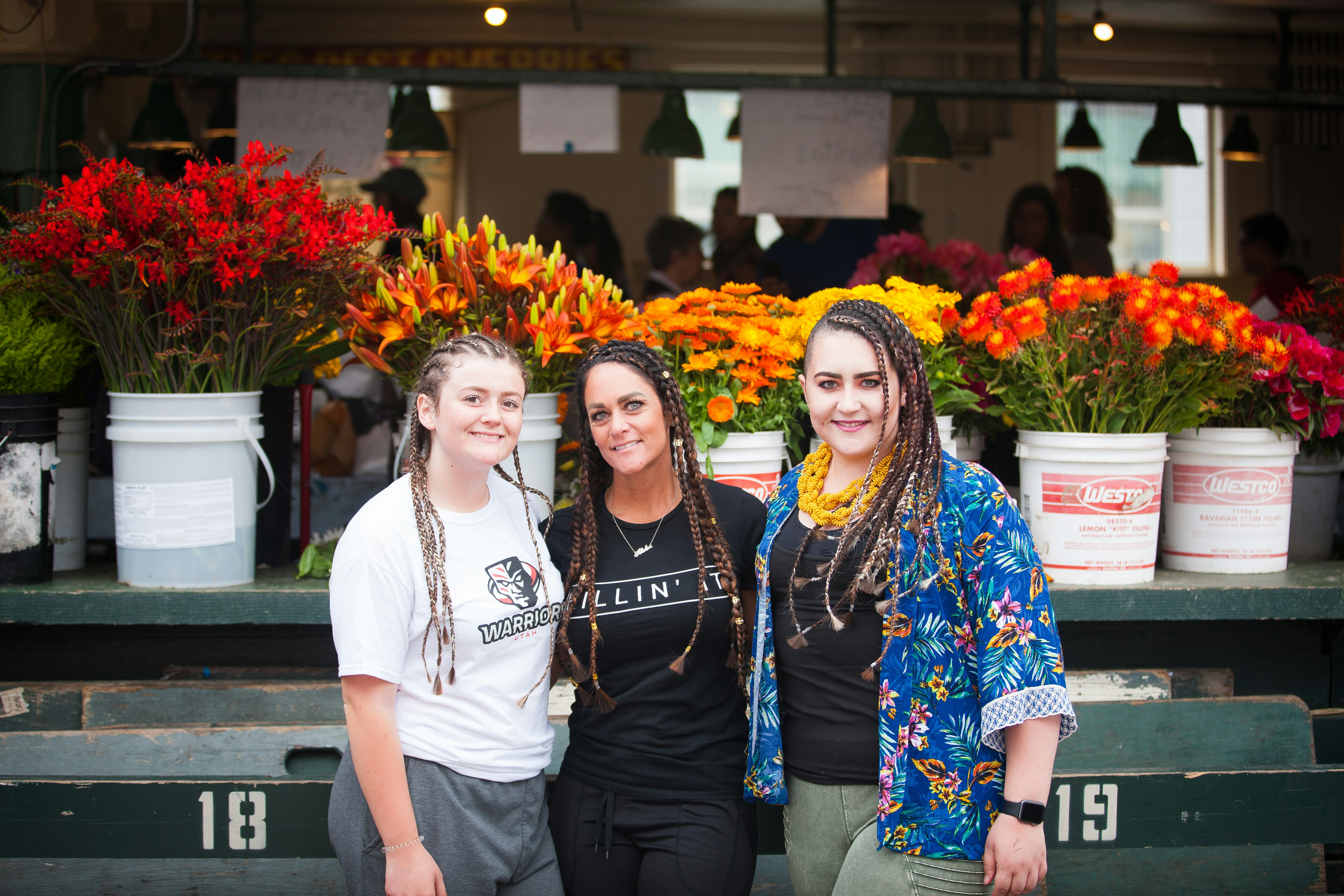 Trois femmes vêtues d’une tenue décontractée photo – Photo États Unis ...