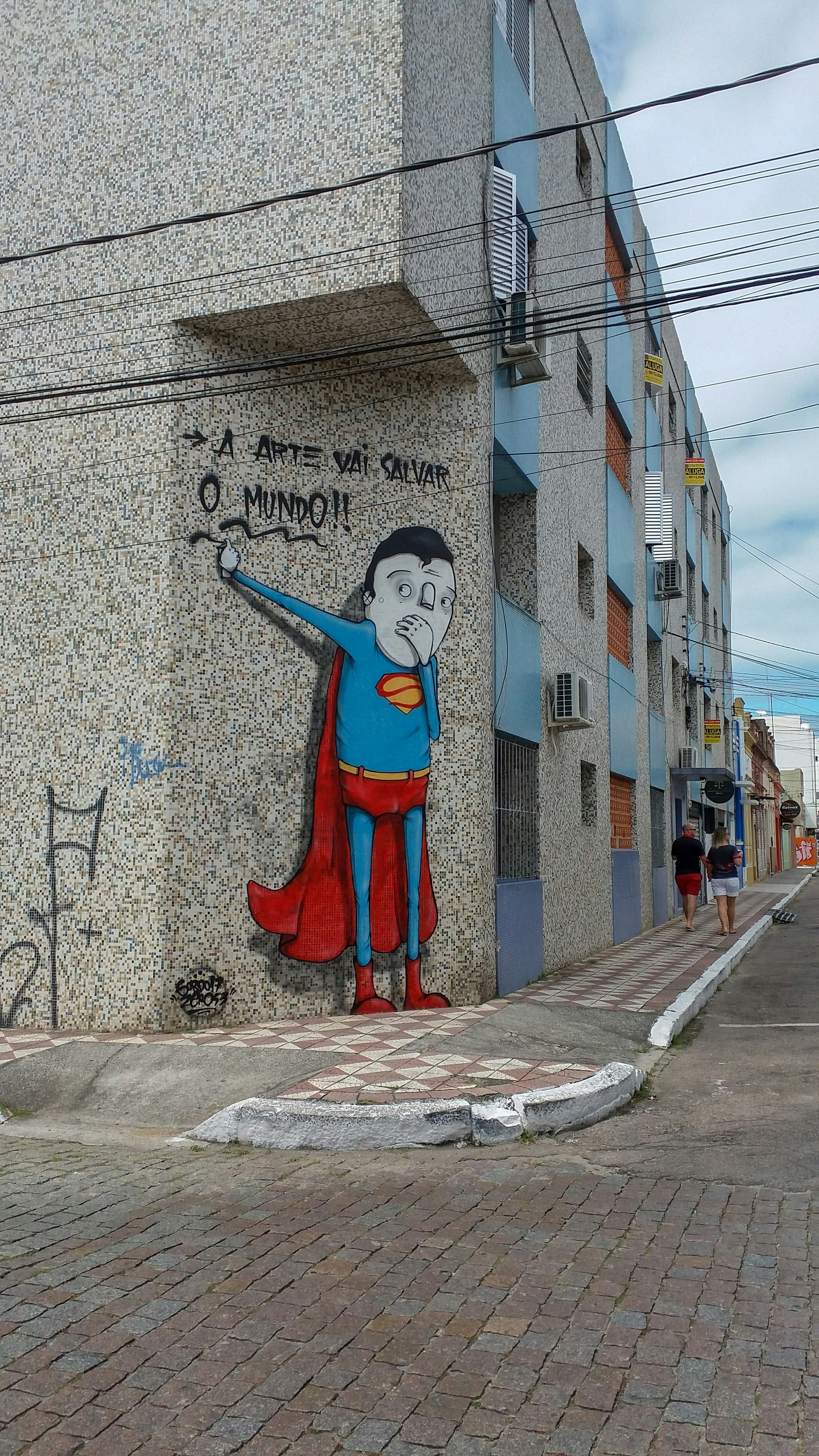 Foto Graffiti de Superman en un edificio gris – Imagen Pavimento gratis ...
