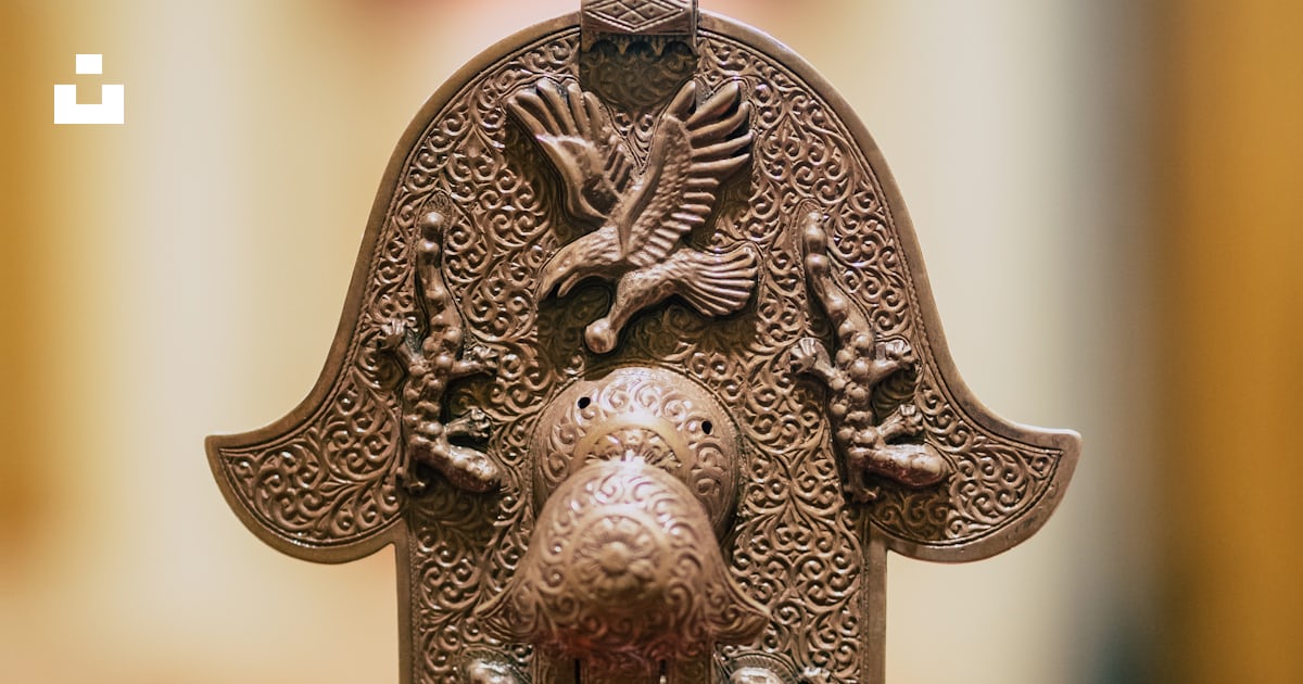 Foto Fotografía de enfoque superficial del colgante de mano Hamsa de ... Foto Fotografía de enfoque superficial del colgante de mano Hamsa de ...