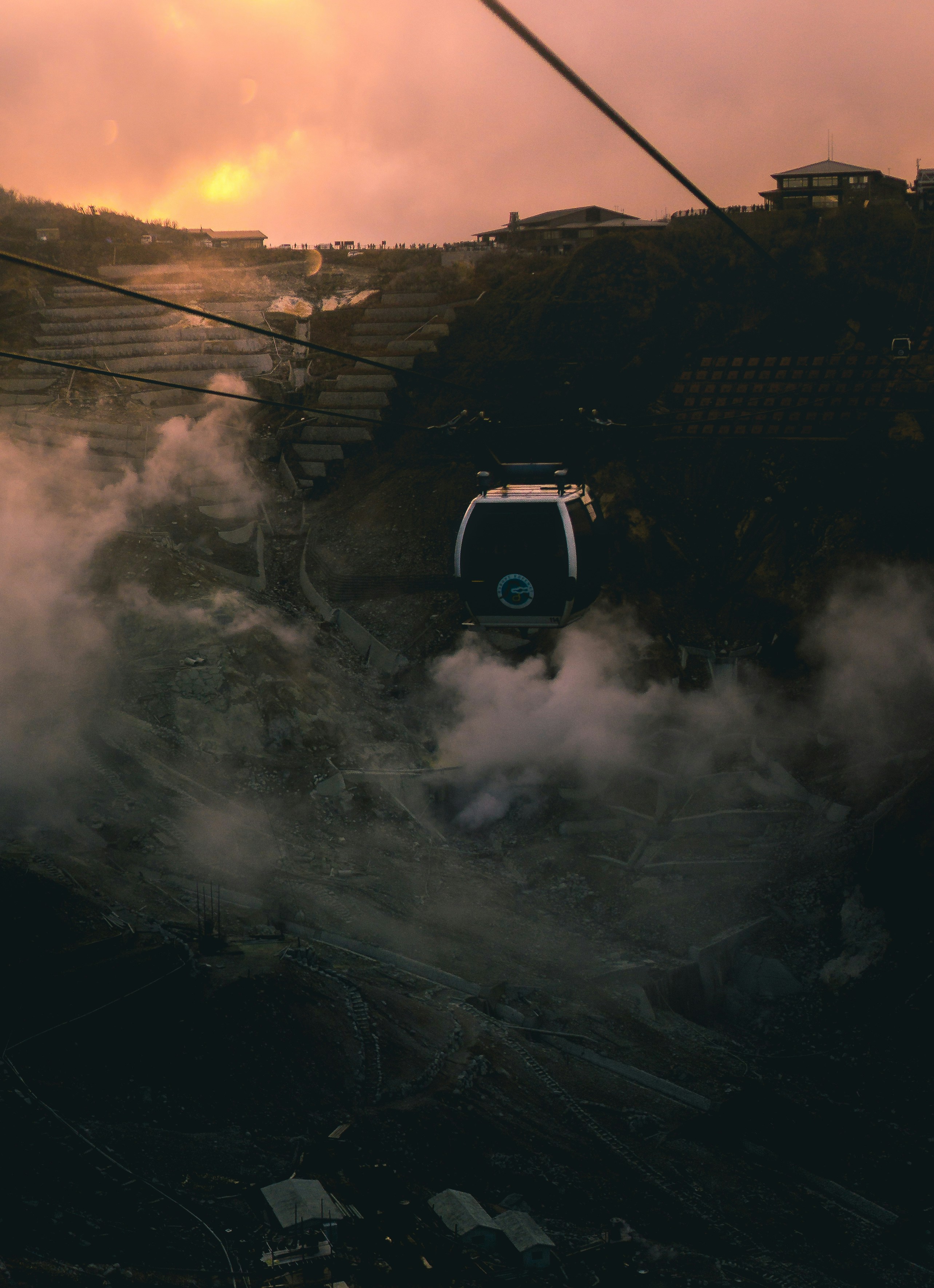 Cable train above houses near fogs photo – Free Black Image on Unsplash