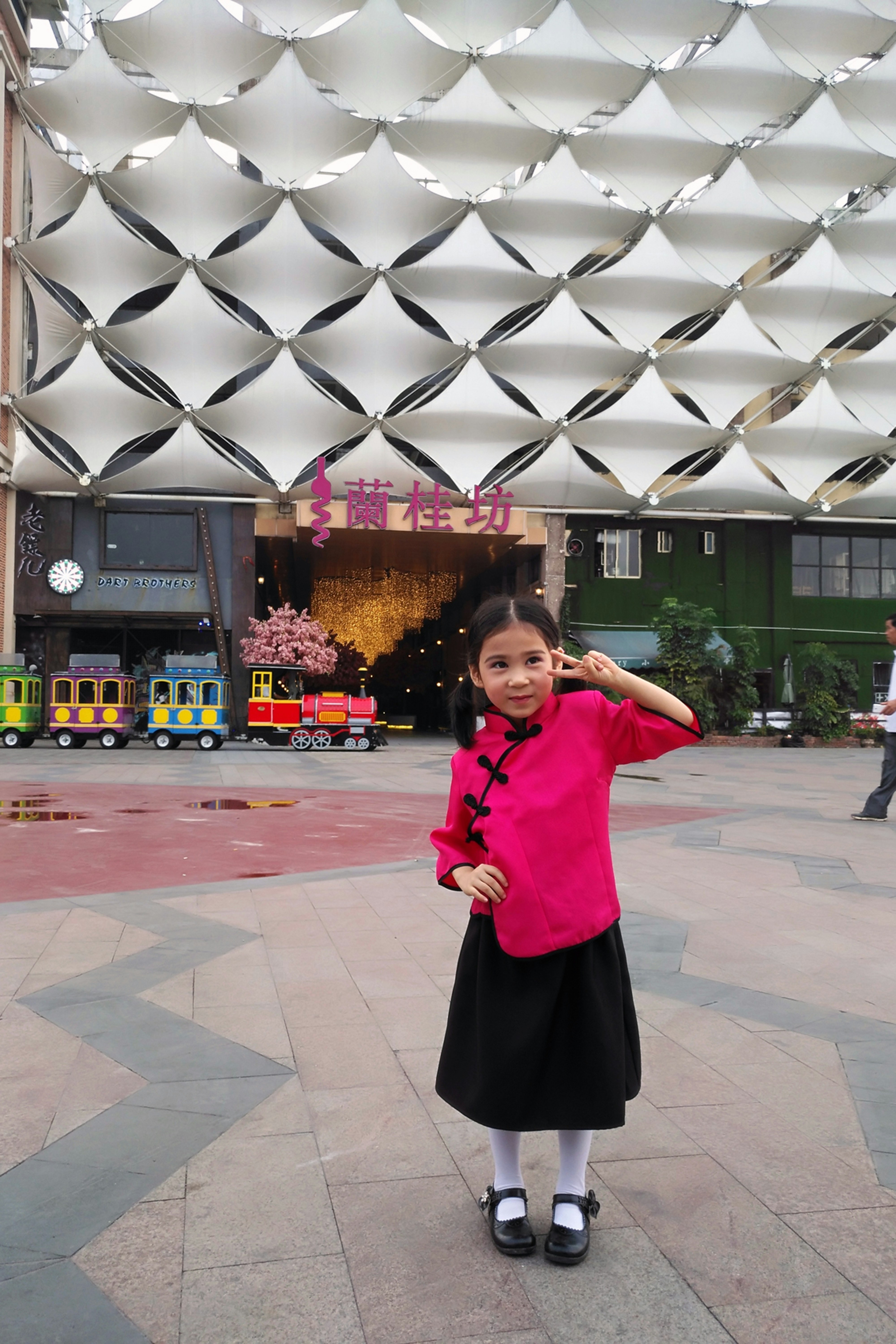 Girl doing peace sign near ride on train photo – Free Person Image on ...