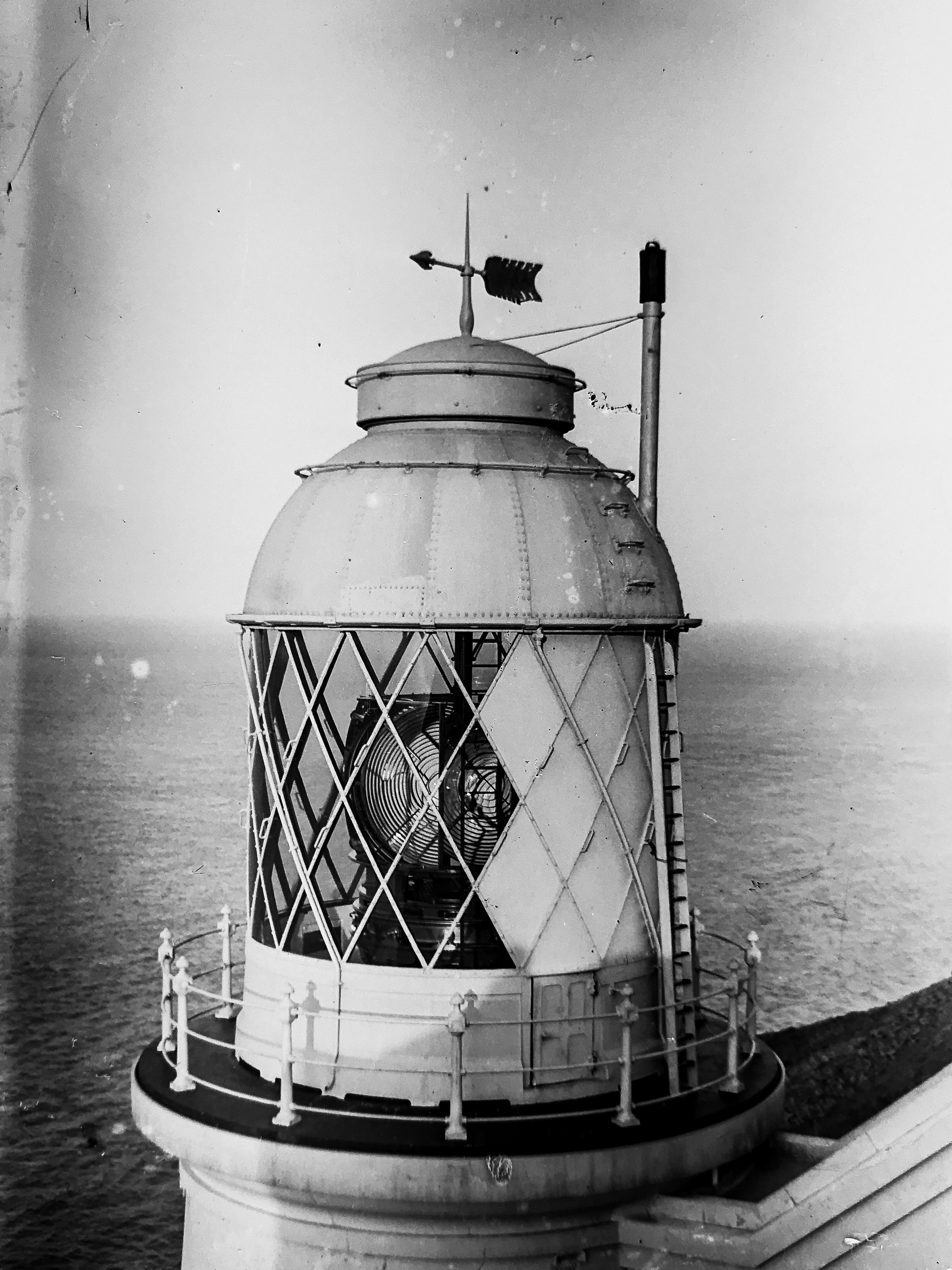 Diamond-Grid Lantern Over a Quiet Sea