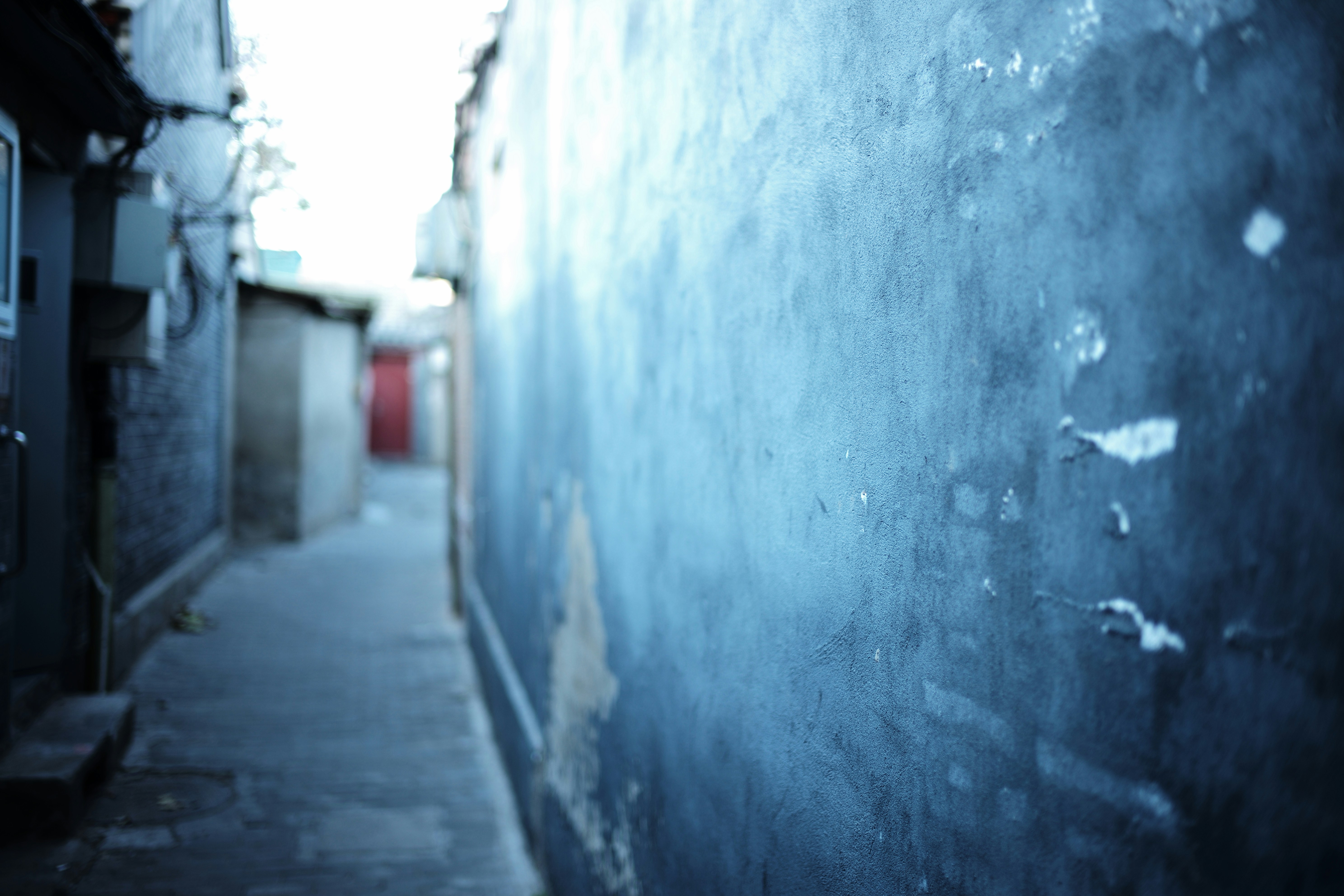 gray concrete wall