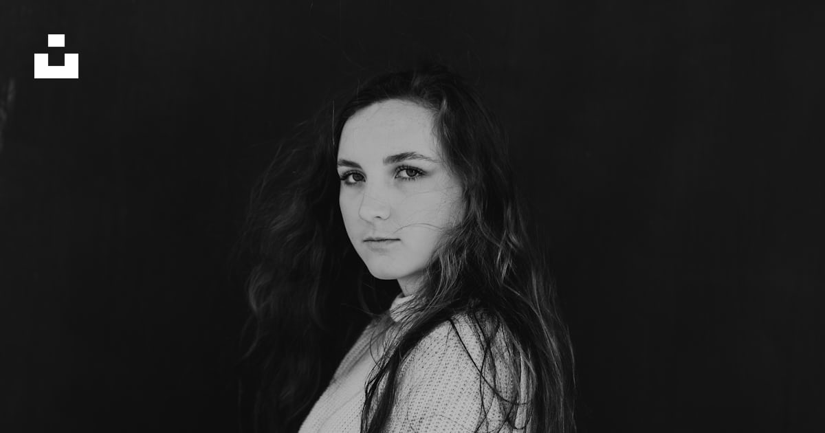 Woman Wearing White Sweater Photo Free Black Image On Unsplash