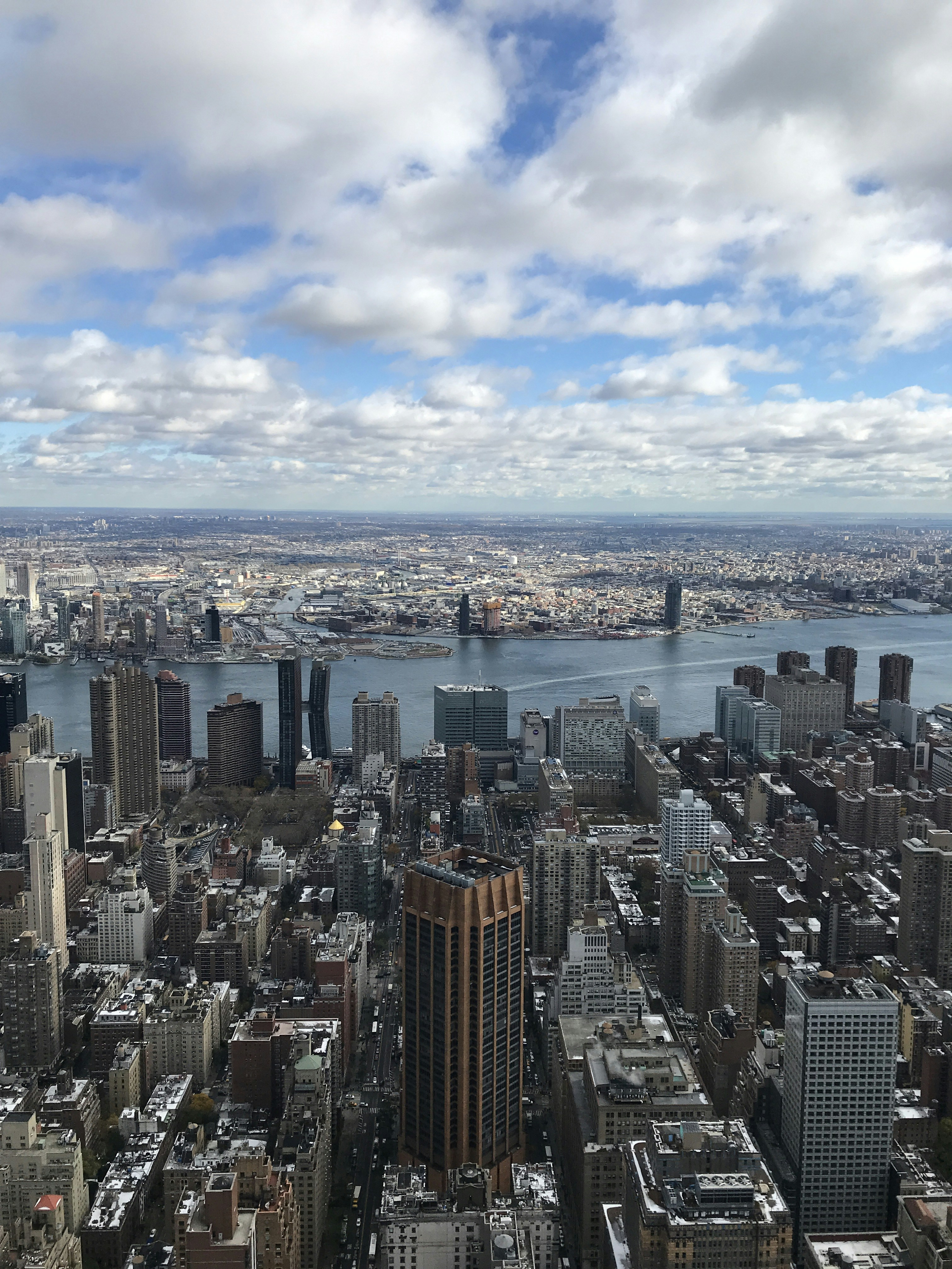 Aerial Pulse over a Gridded Metropolis by the East River