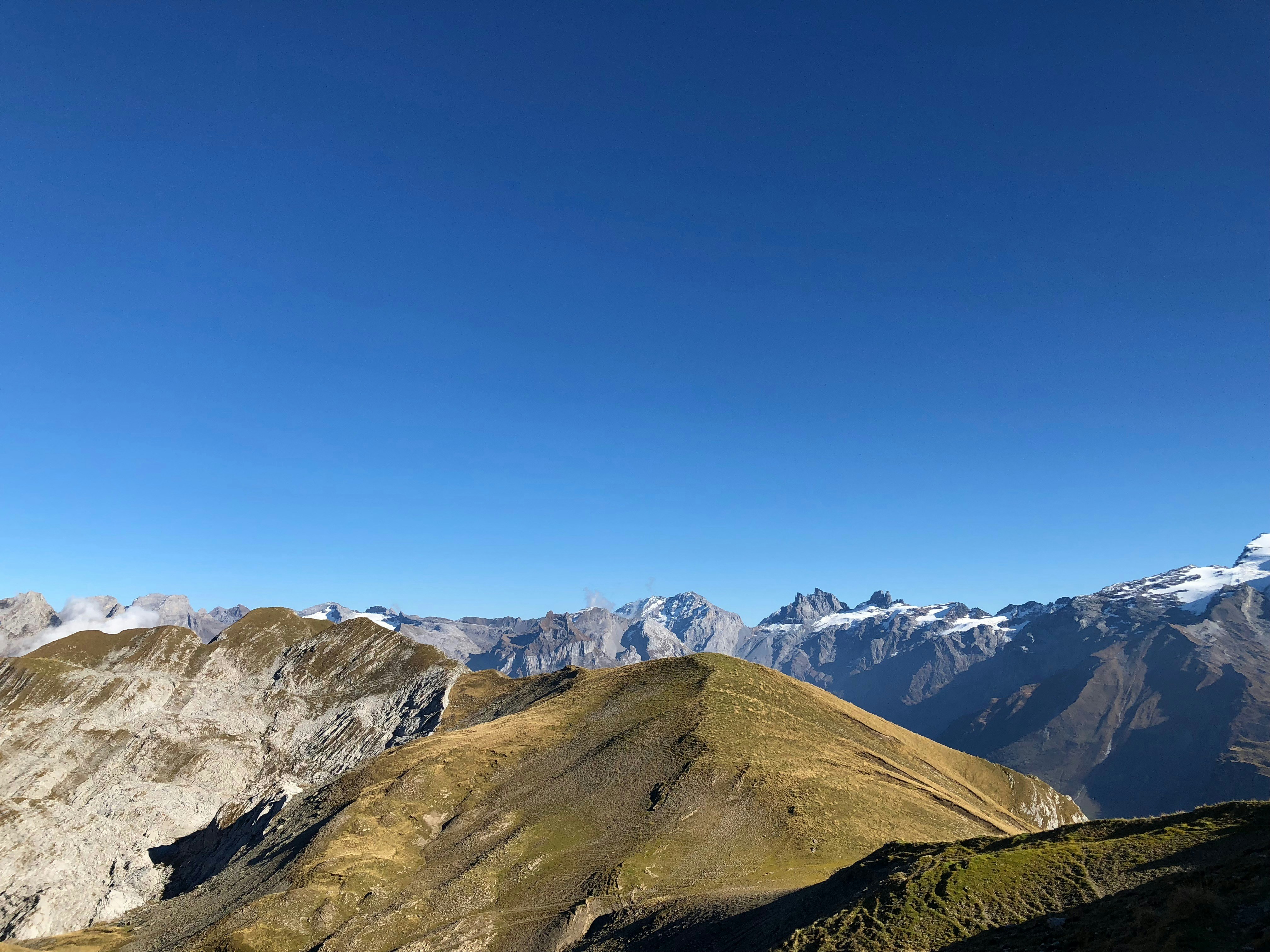 Brauner Berg Foto – Kostenloses Bild zum Thema Berg auf Unsplash