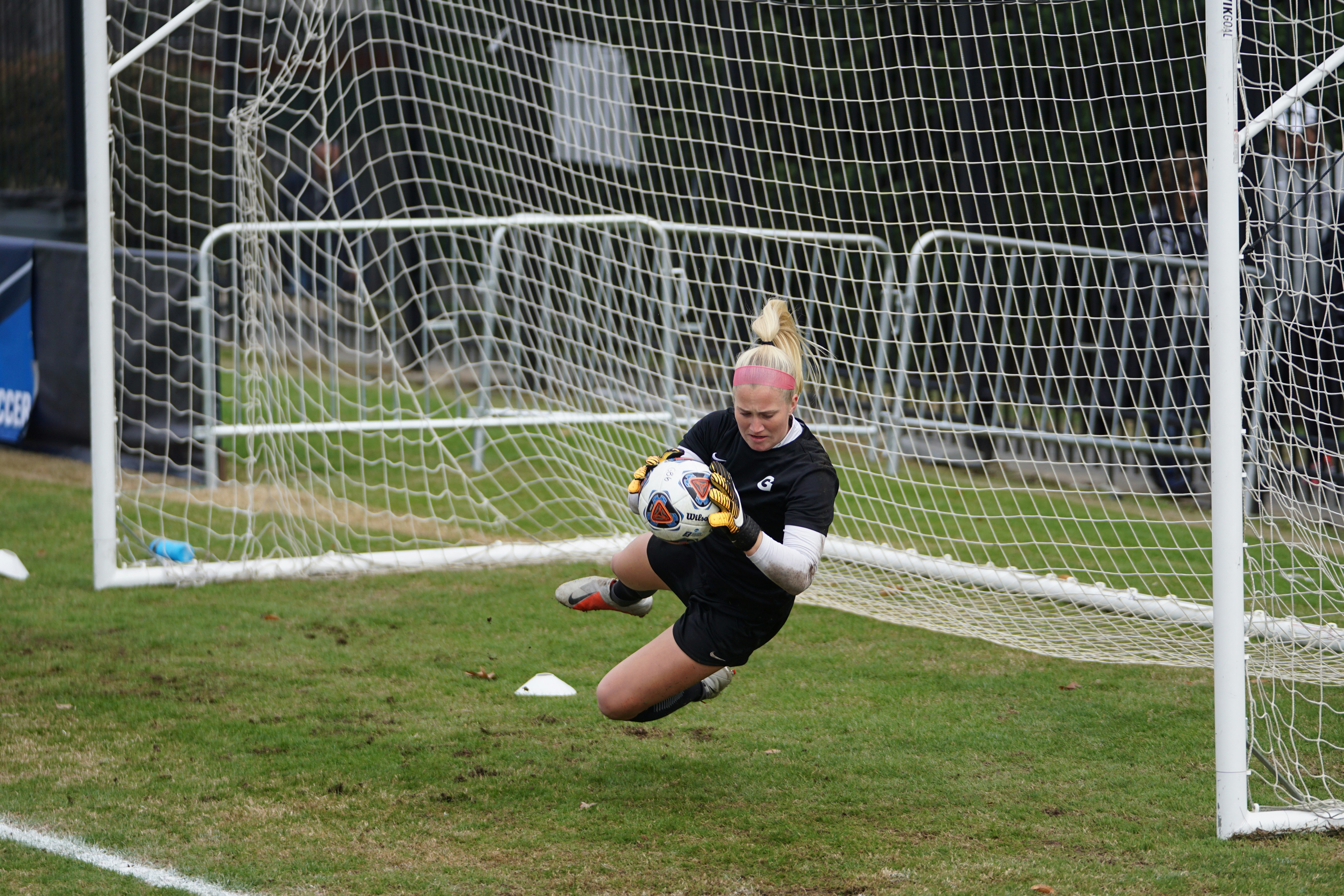Soccer goalkipper photo – Free Shaw field Image on Unsplash