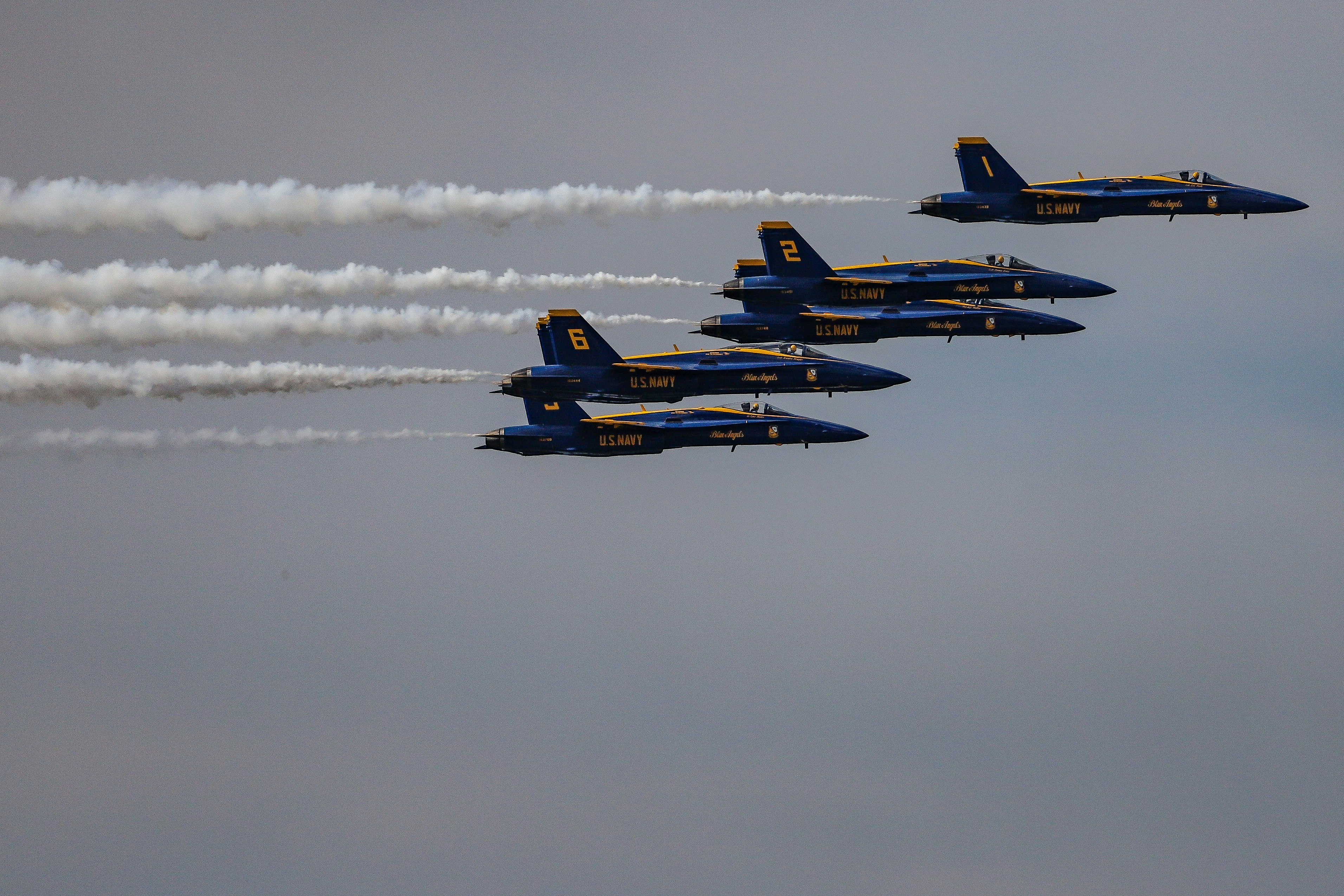 Cinco aviones de combate azules foto – Imagen de Negro gratuita en Unsplash
