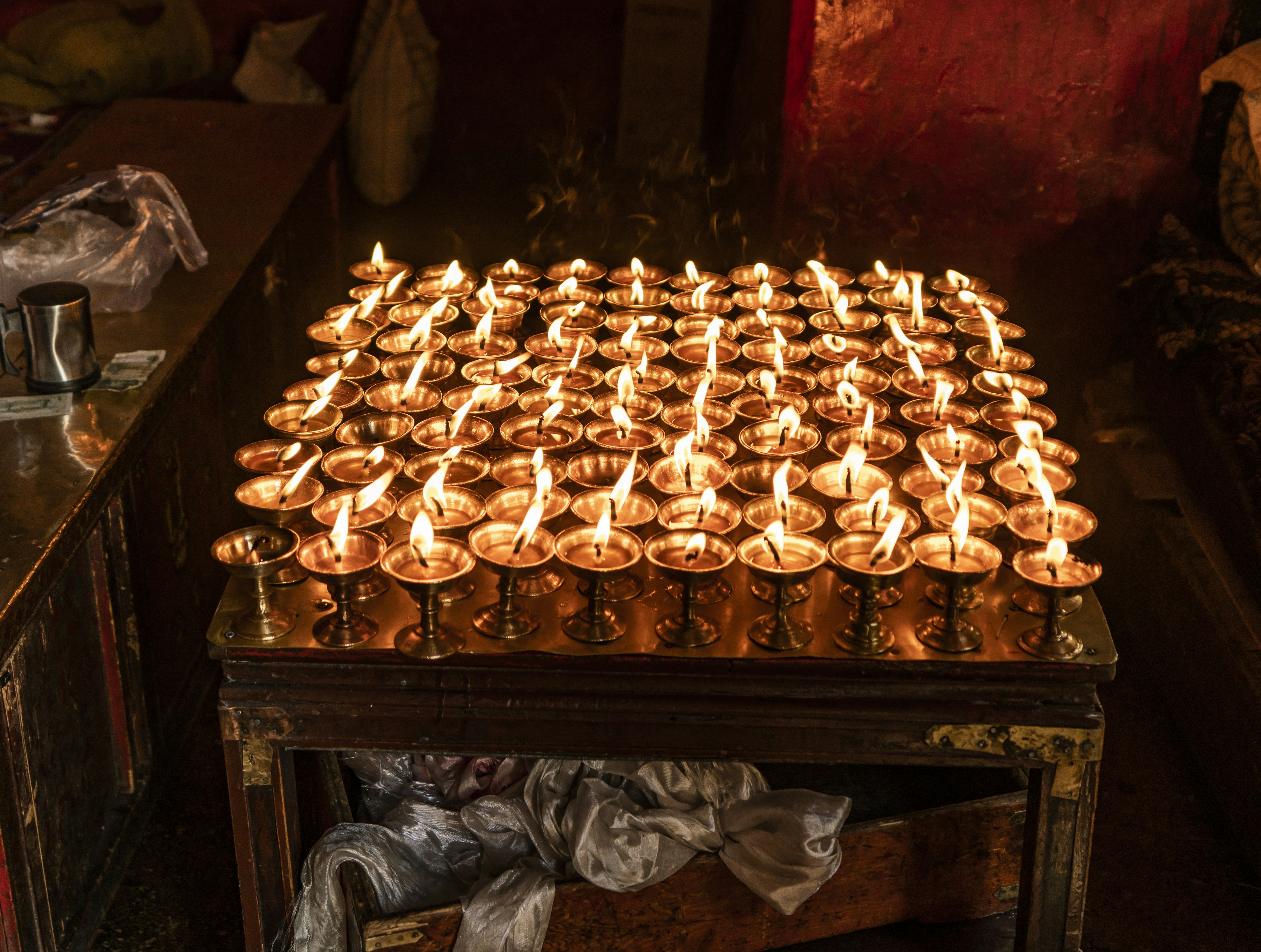 Shrine Table of a Thousand Flames: A Precise Grid of Candlelight