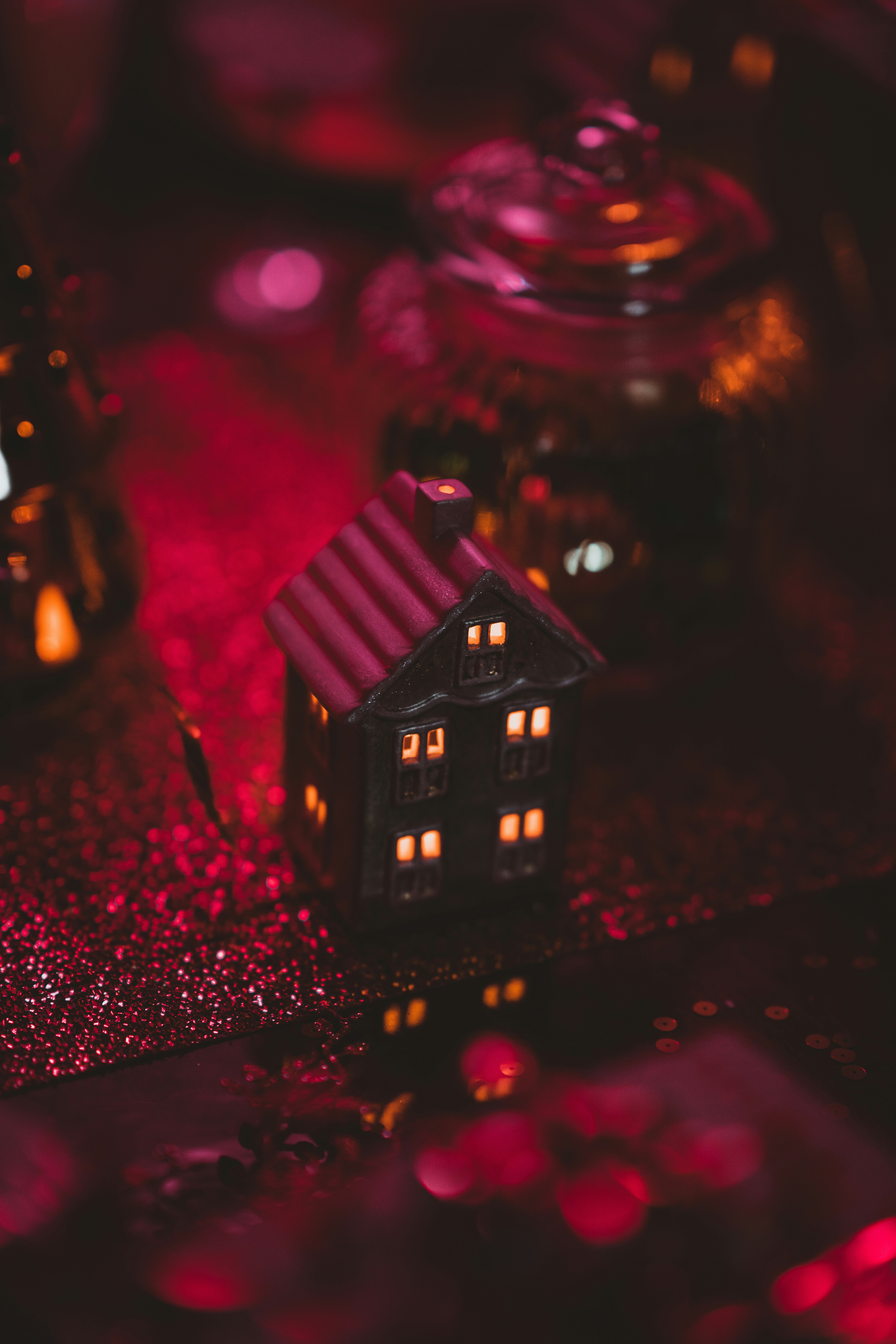 Lit up Christmas house ornament / decorationAnnie Spratt