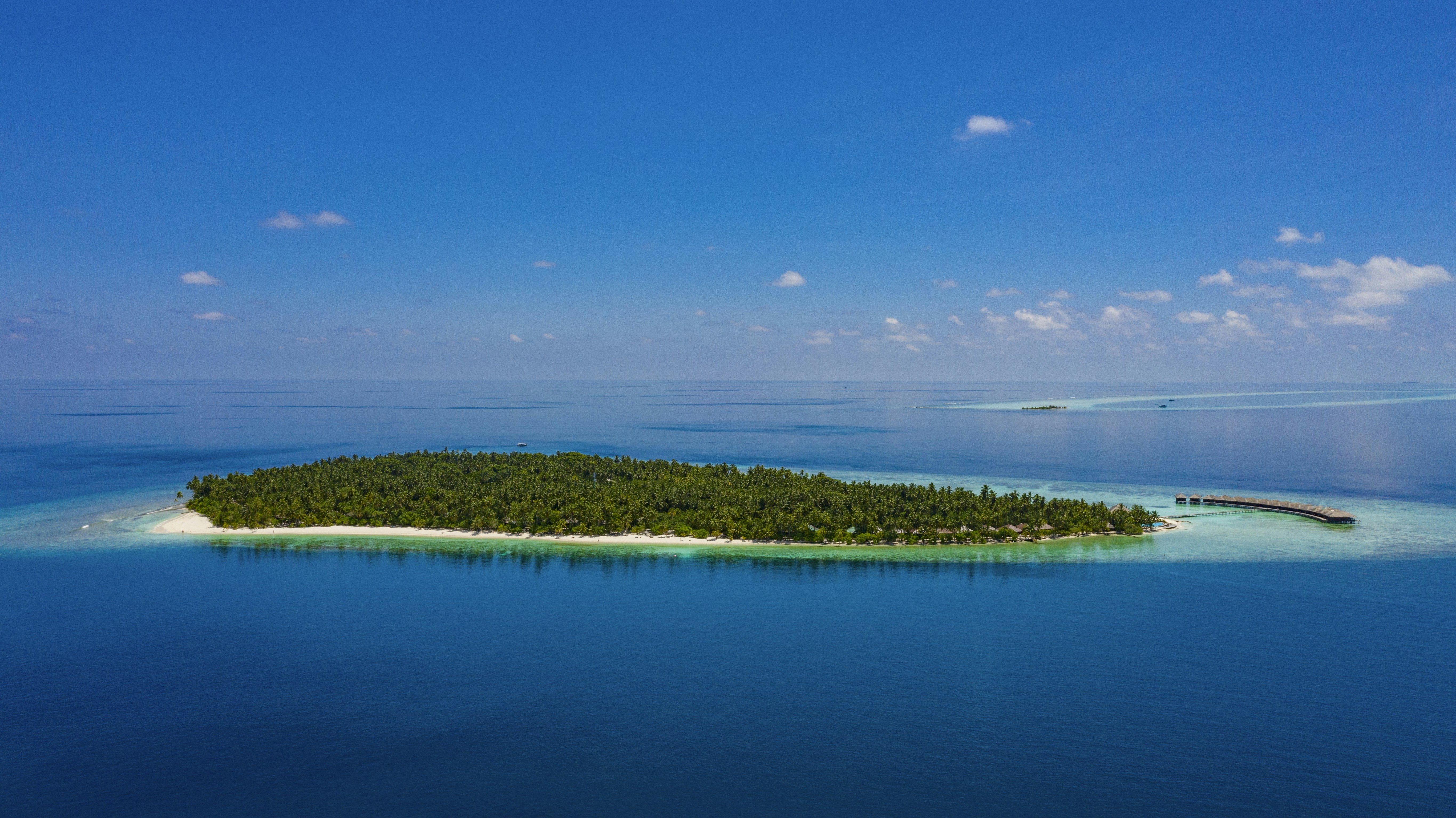 Islet surround by water photo – Free Outdoors Image on Unsplash