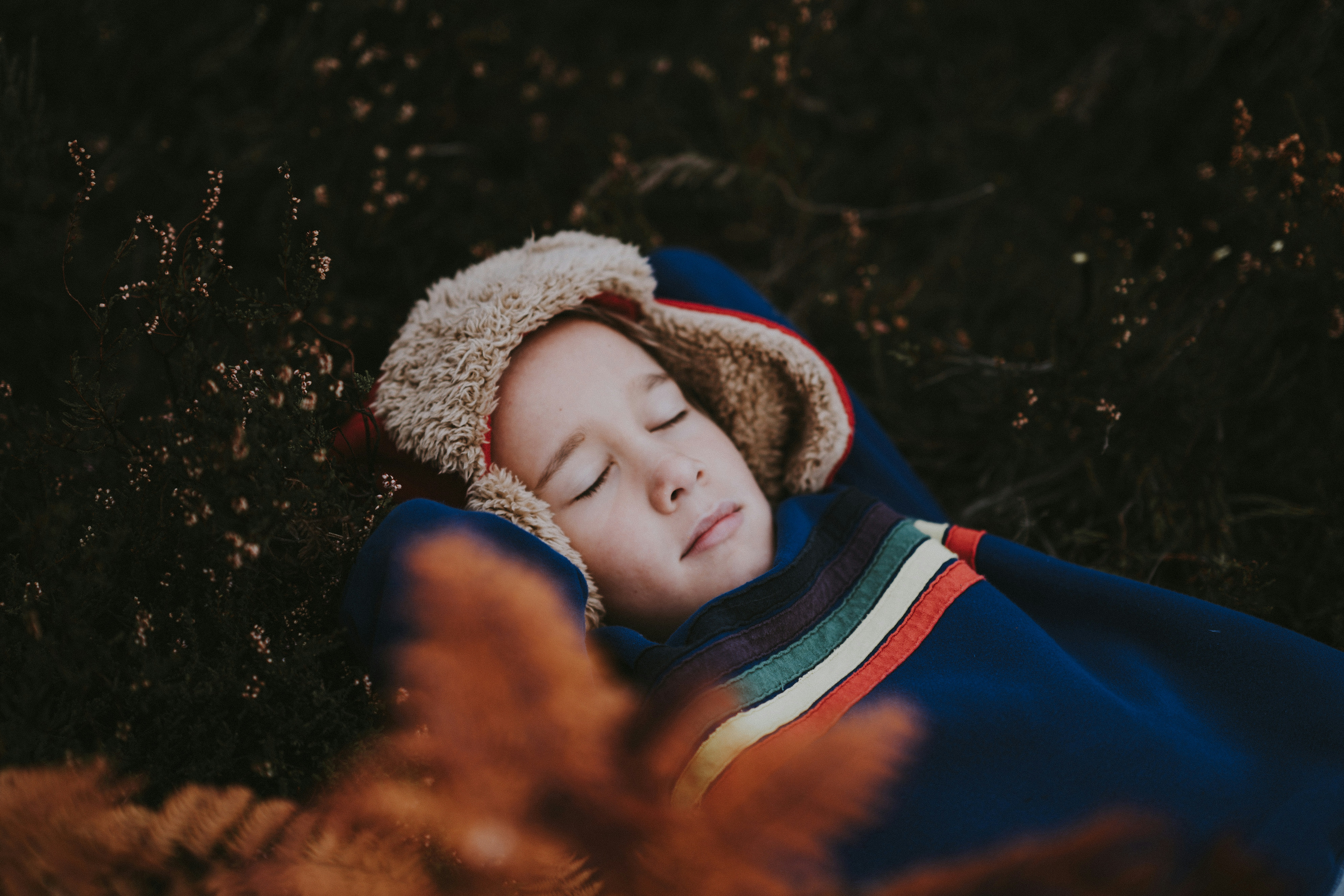 Girl wearing blue jacket photo – Free Black Image on Unsplash
