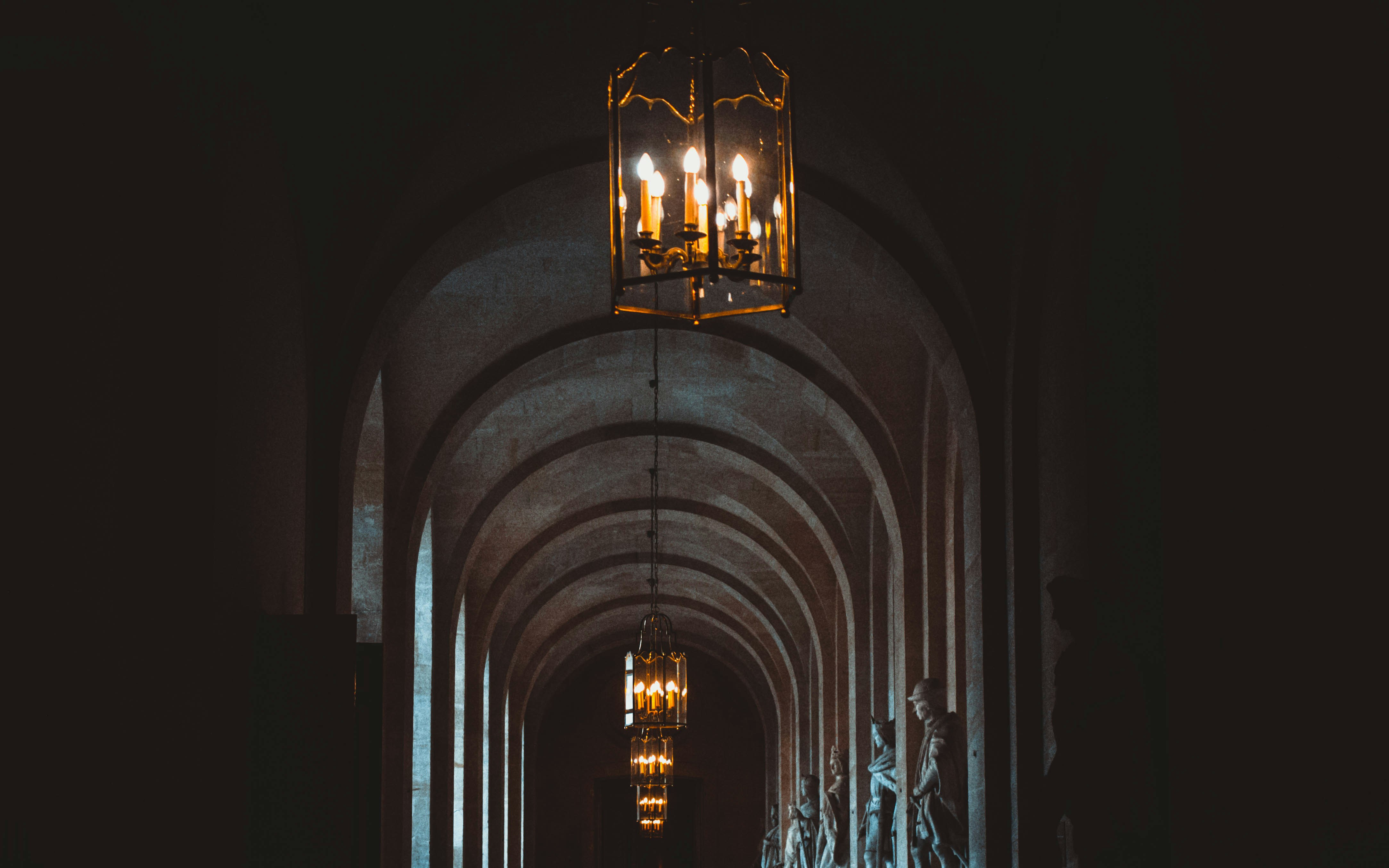 Dim Archway Lanterns: A Long Corridor of Light