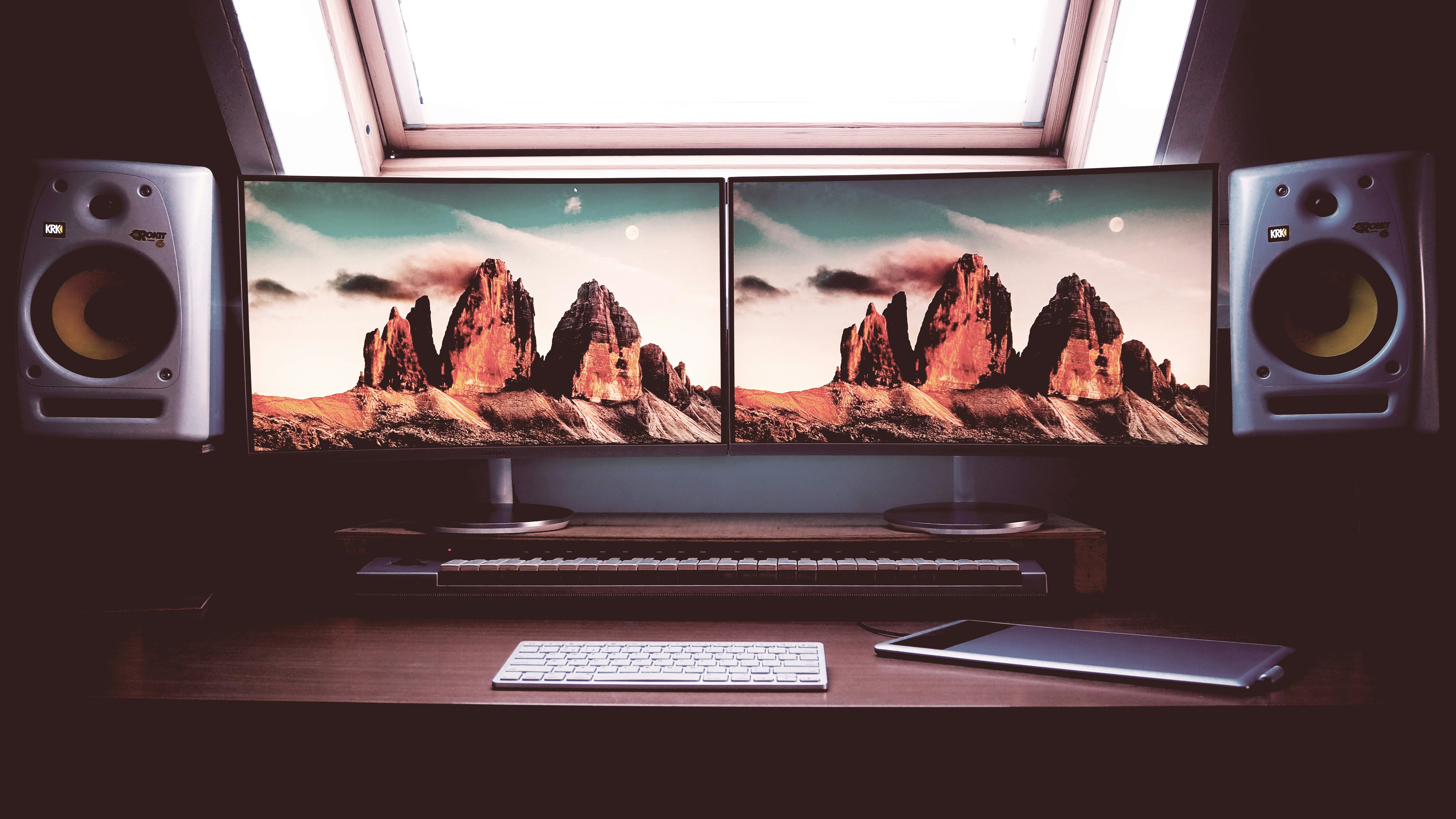 Dual Screen Pictures | Download Free Images on Unsplash