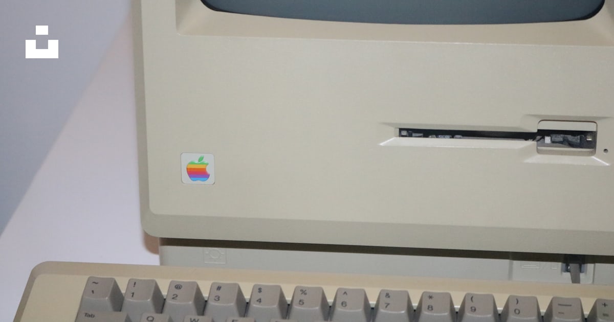 Macintosh를 껐습니다 사진 Unsplash의 무료 컴퓨터 이미지