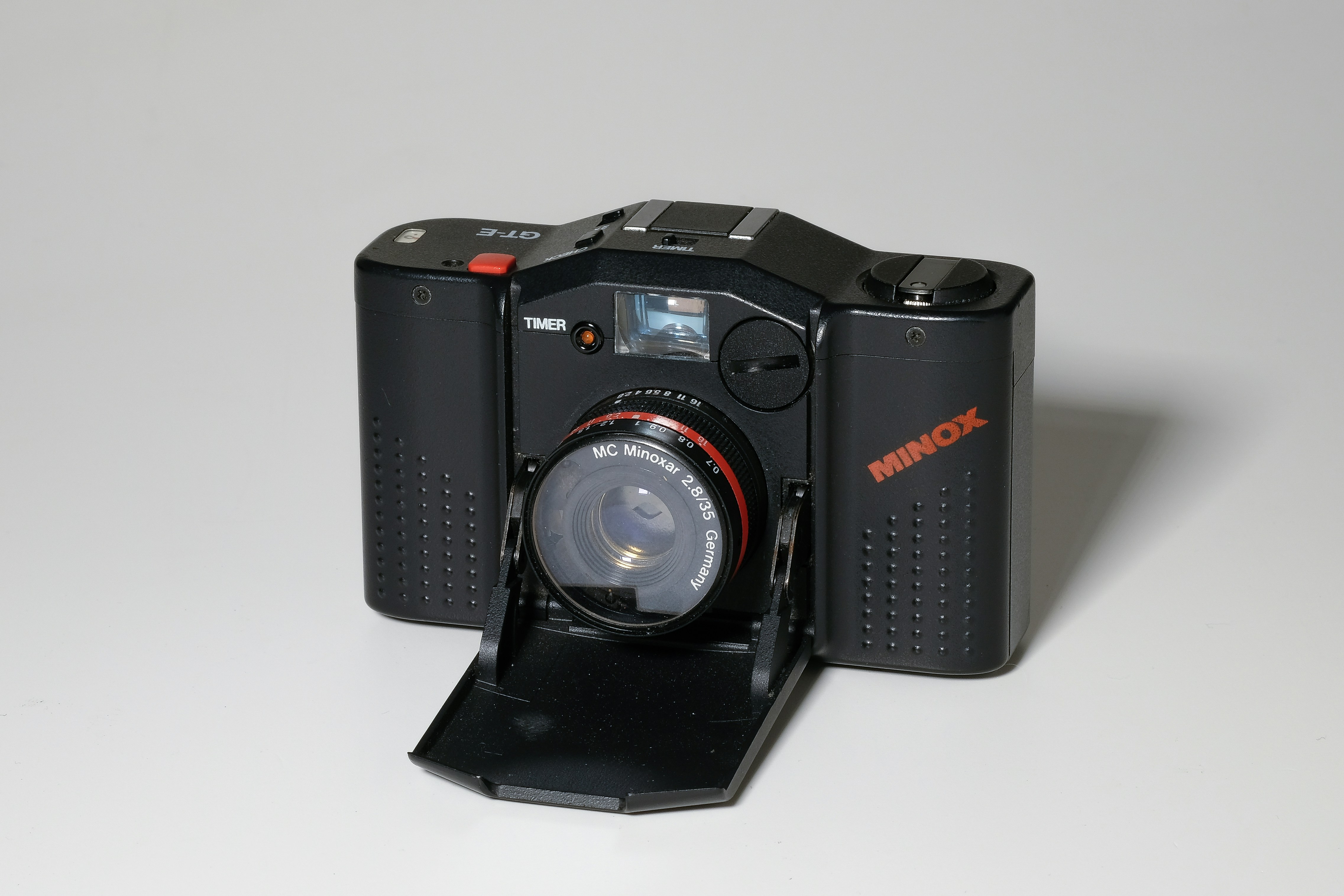 Black and red Minox camera photo – Free Camera Image on Unsplash