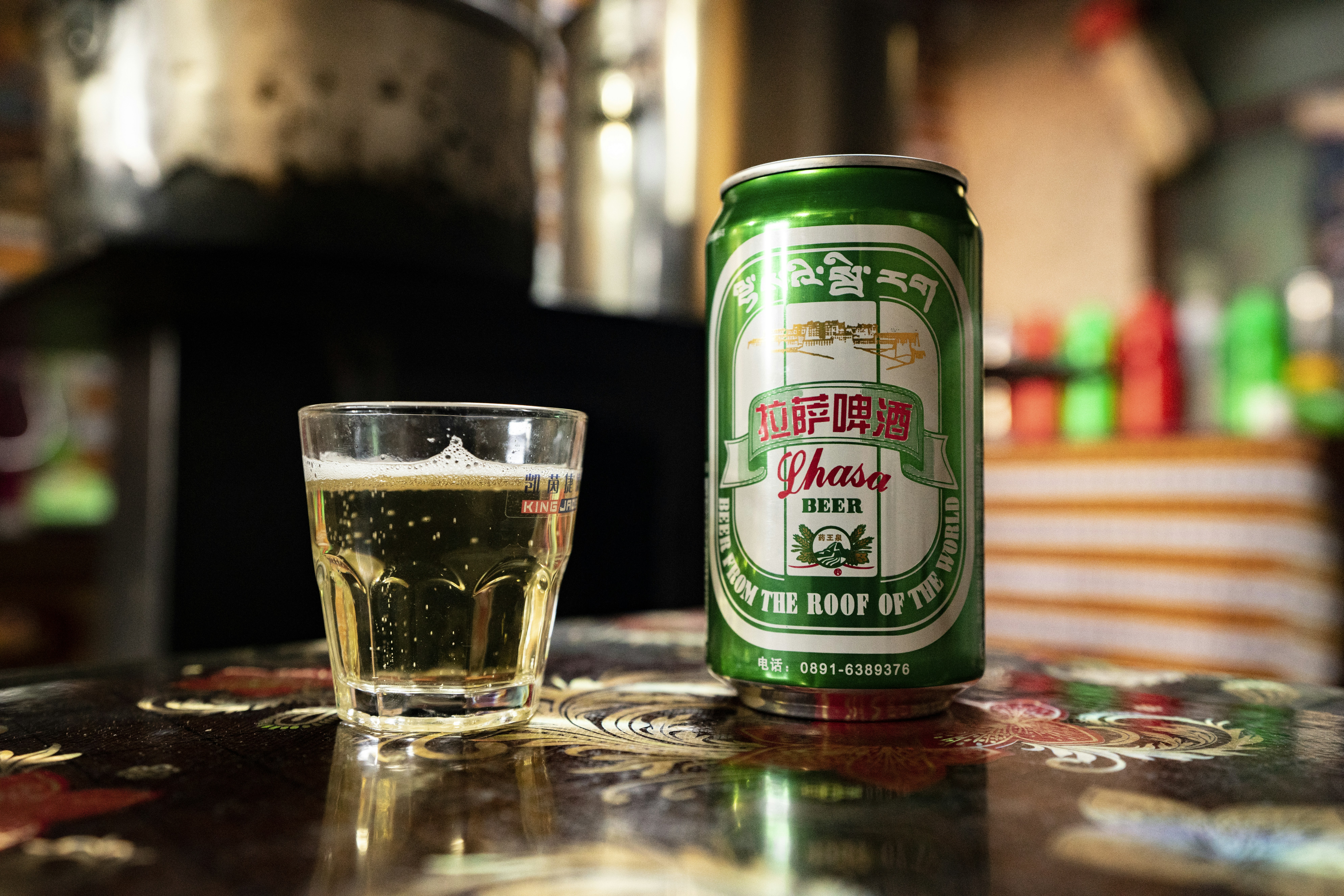Green beer can and full glass on table photo – Free China Image on Unsplash