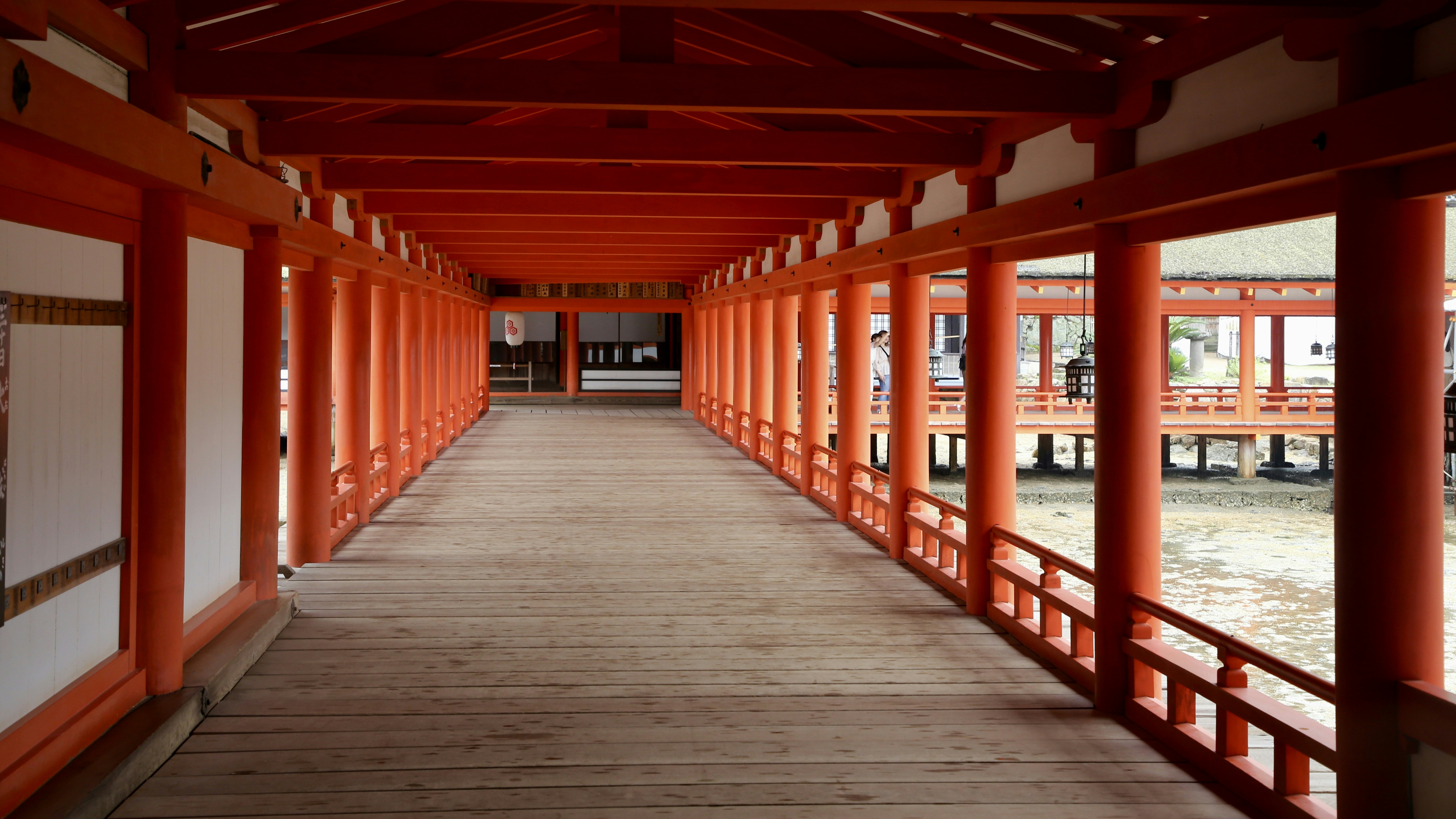 Empty porch photo – Free Building Image on Unsplash