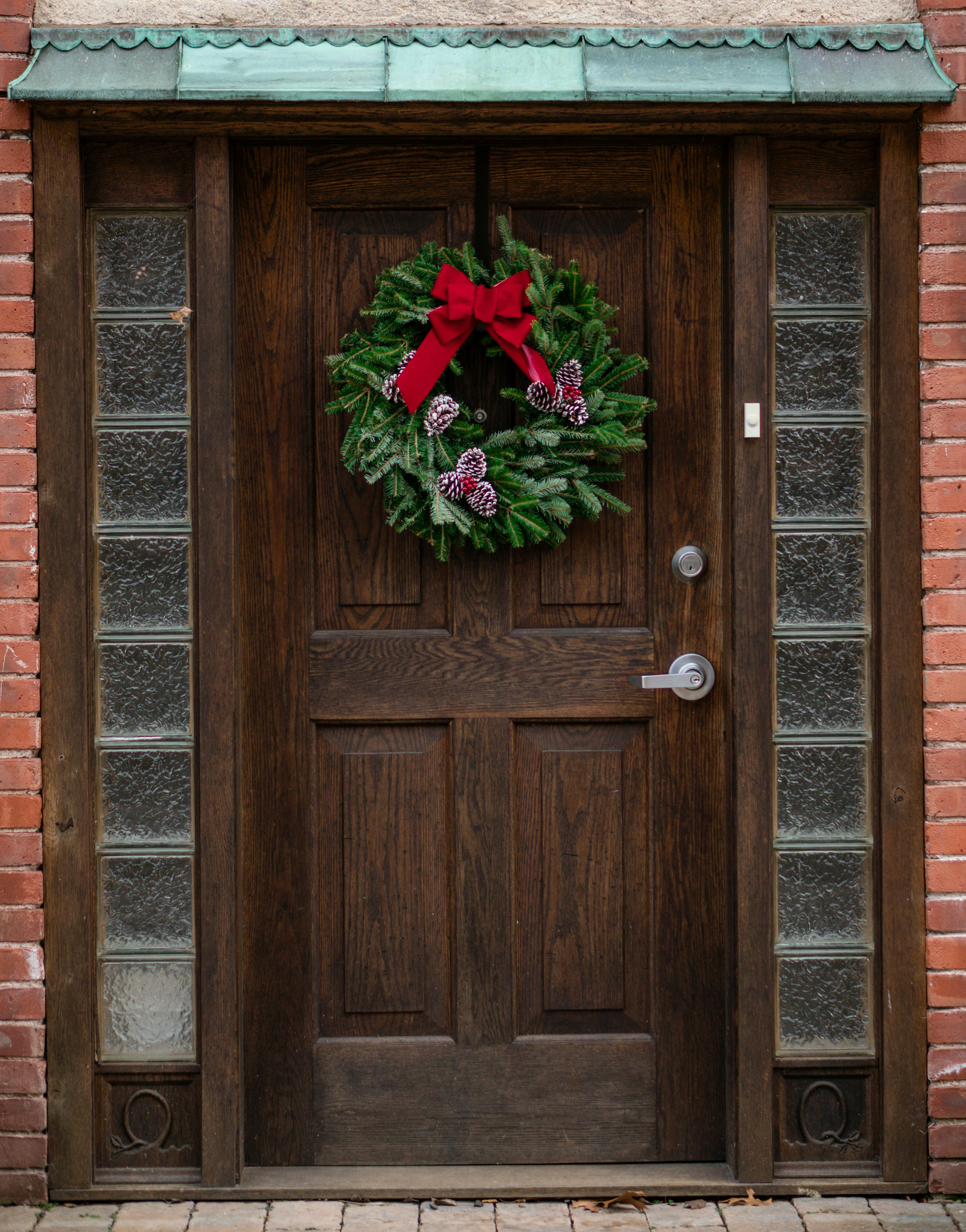I had just finished a portrait session with a new client, and as I headed towards my car noticed this old brick building. The building is seldom, if ever, used which is why seeing a fresh Christmas wreath on the front door struck me as odd. I had to take a photo. I am not sure who thought to decorate a rarely touched building, but I’m glad they were in the holiday spirit! | green and red wreath