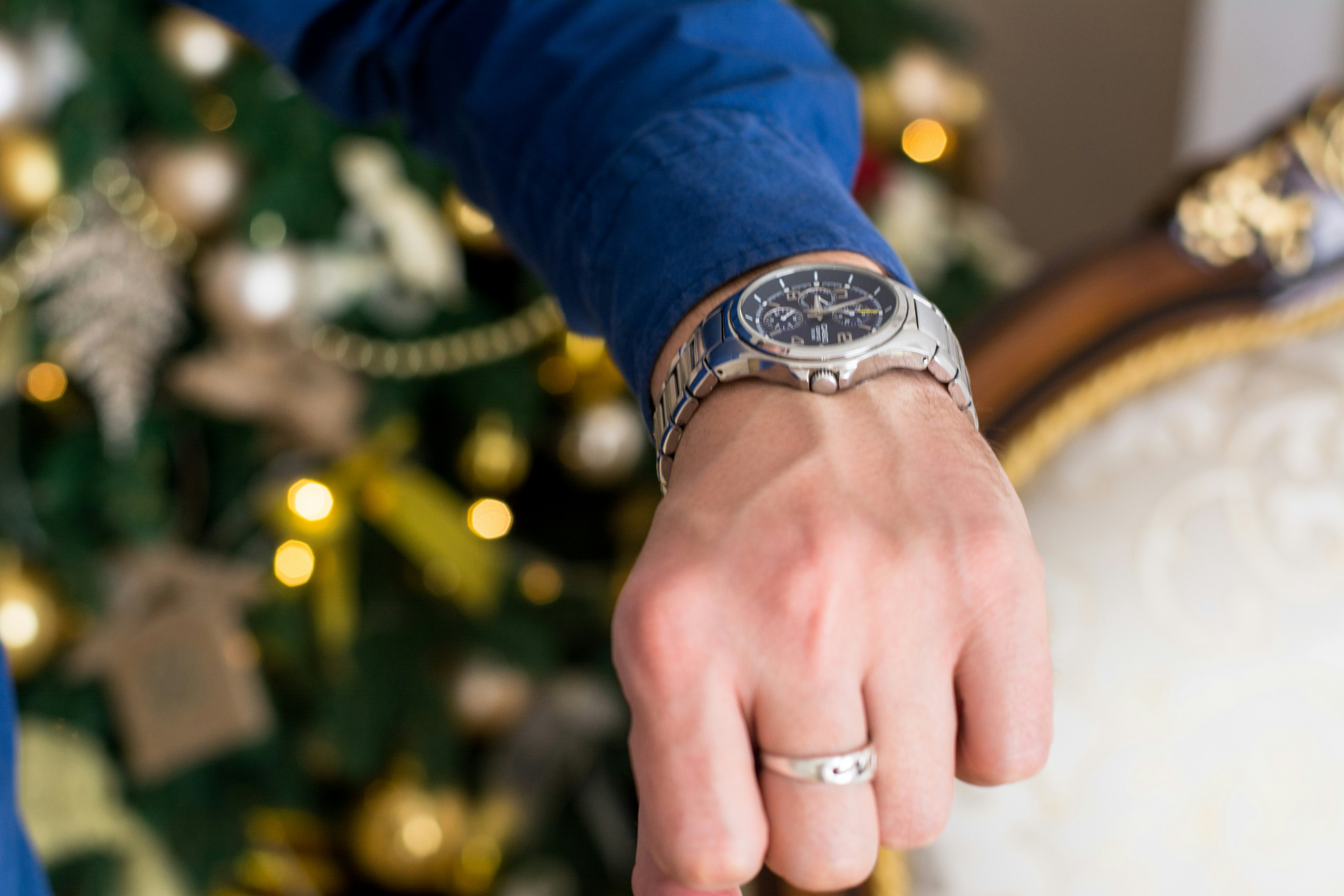 Winter Wintry Ring: A Close-Up of a Gentle Gesture