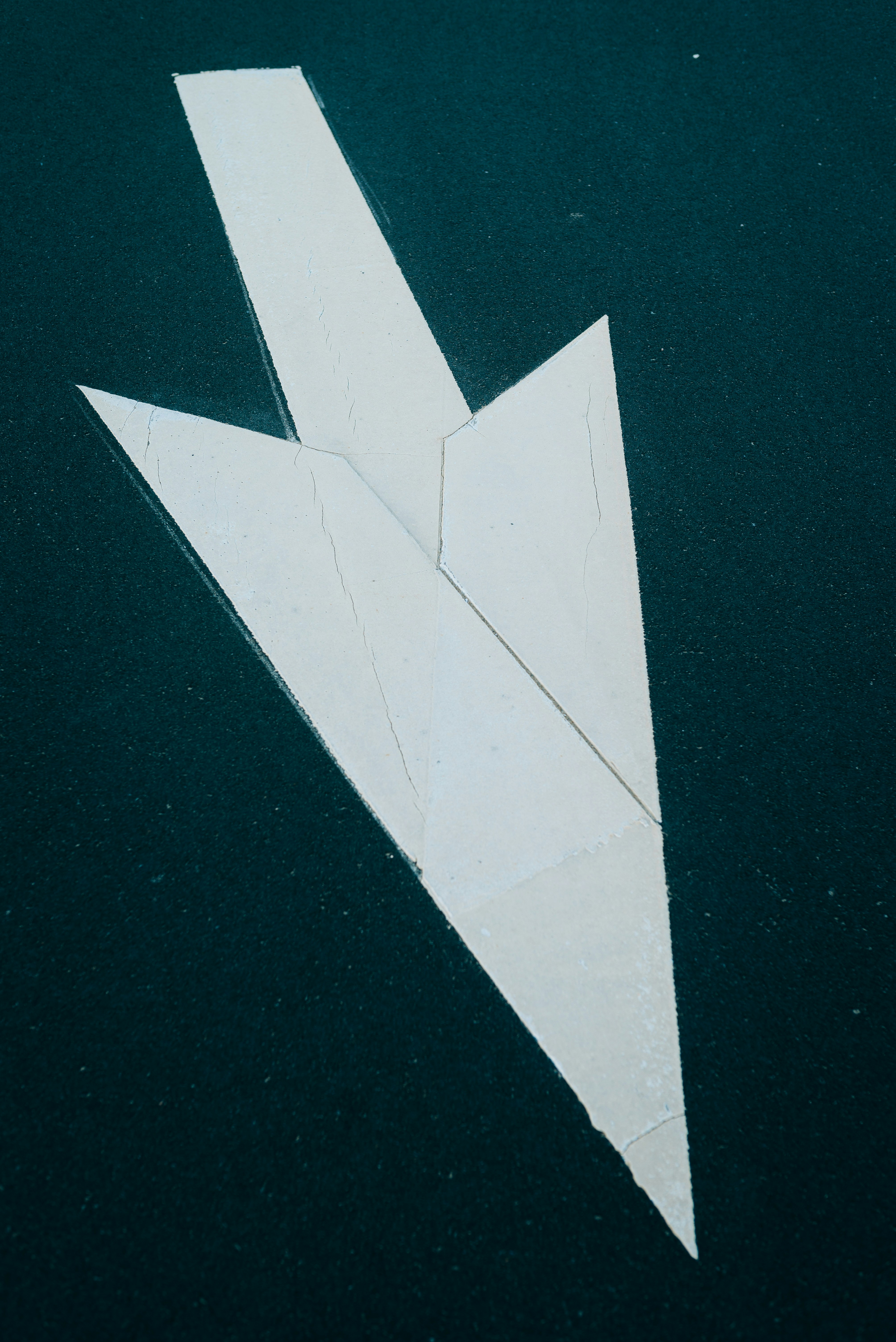 White arrow sign photo – Free Grey Image on Unsplash