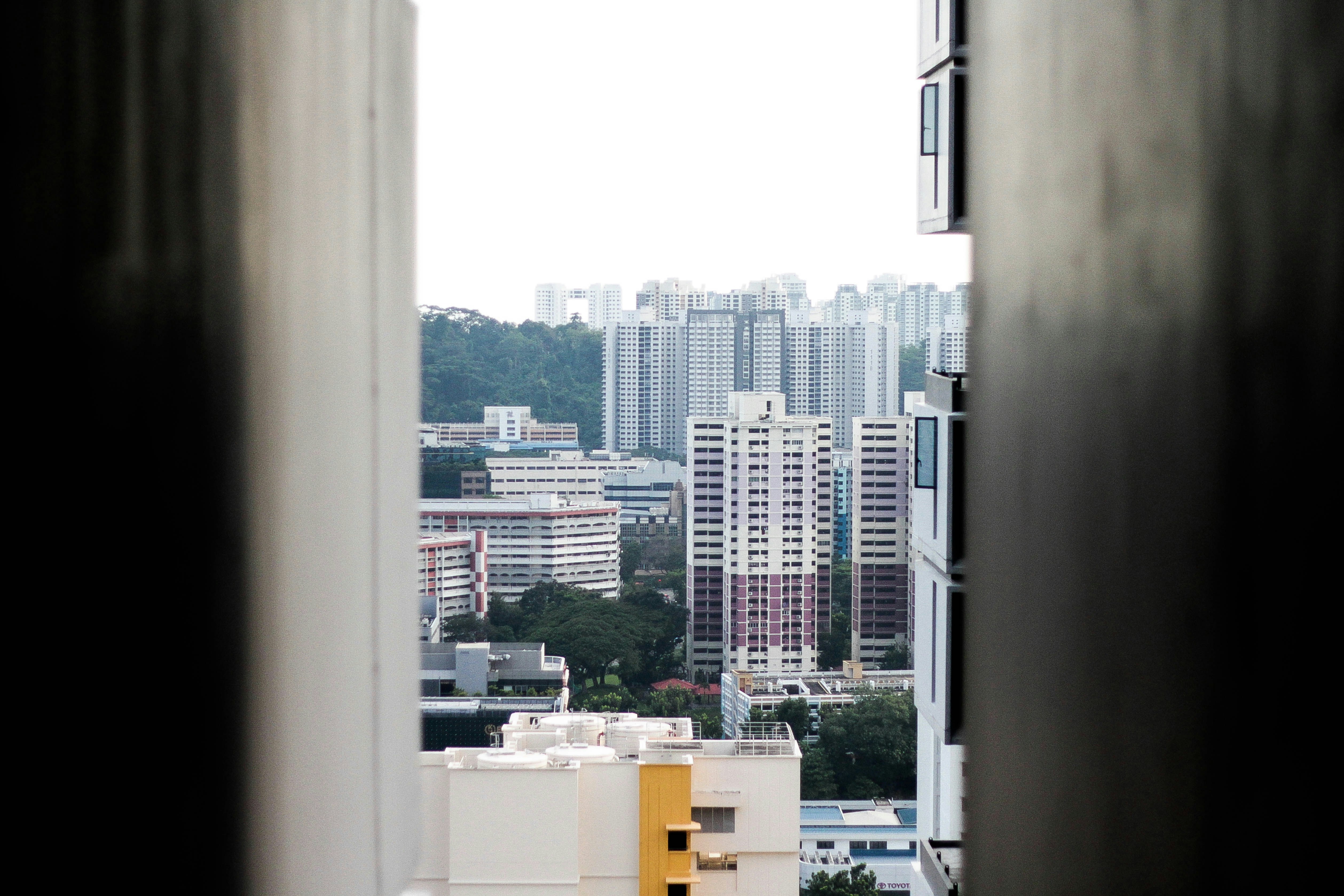 White high-rise buildings photo – Free Grey Image on Unsplash