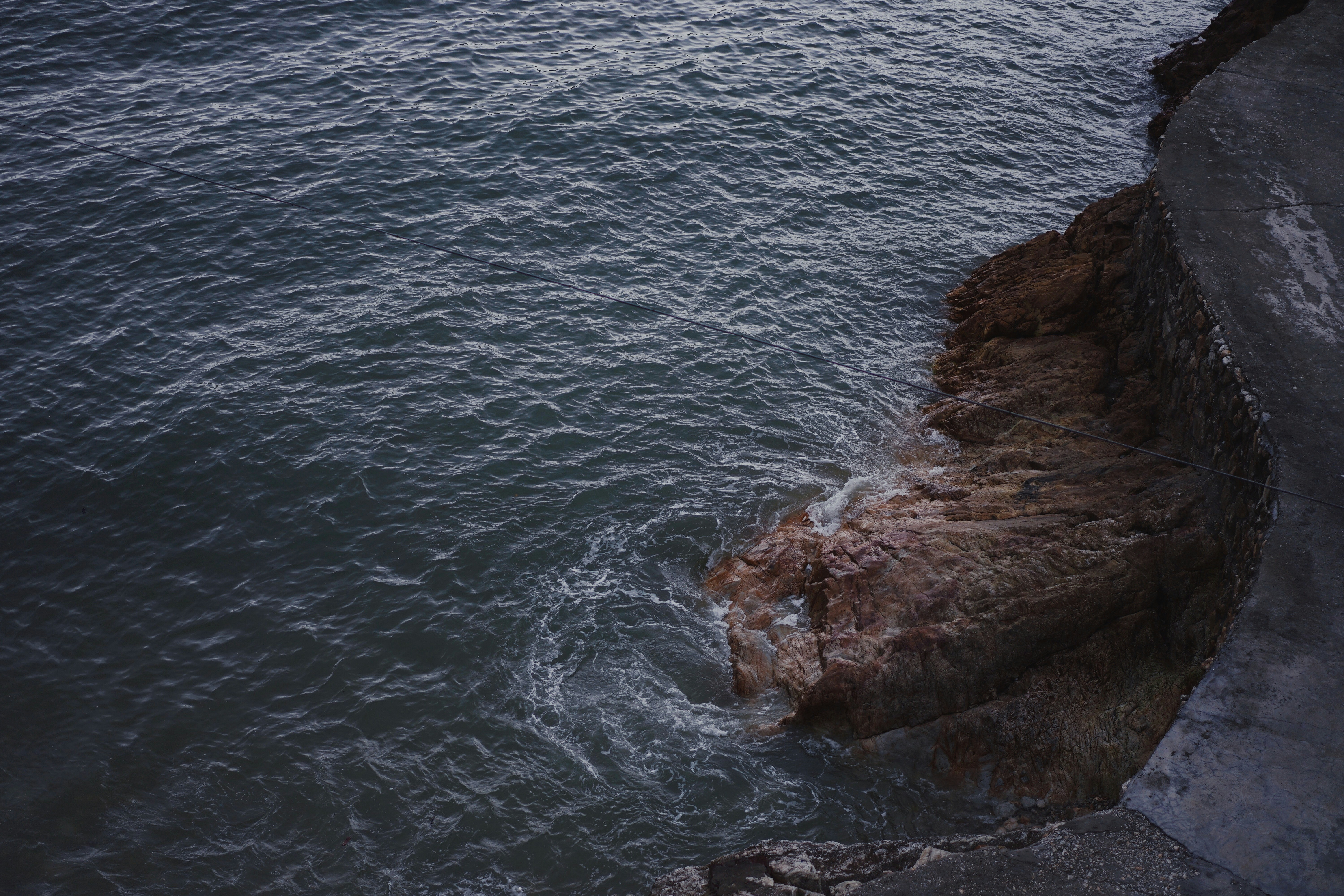 Brown stone near sea at daytime photo – Free Grey Image on Unsplash