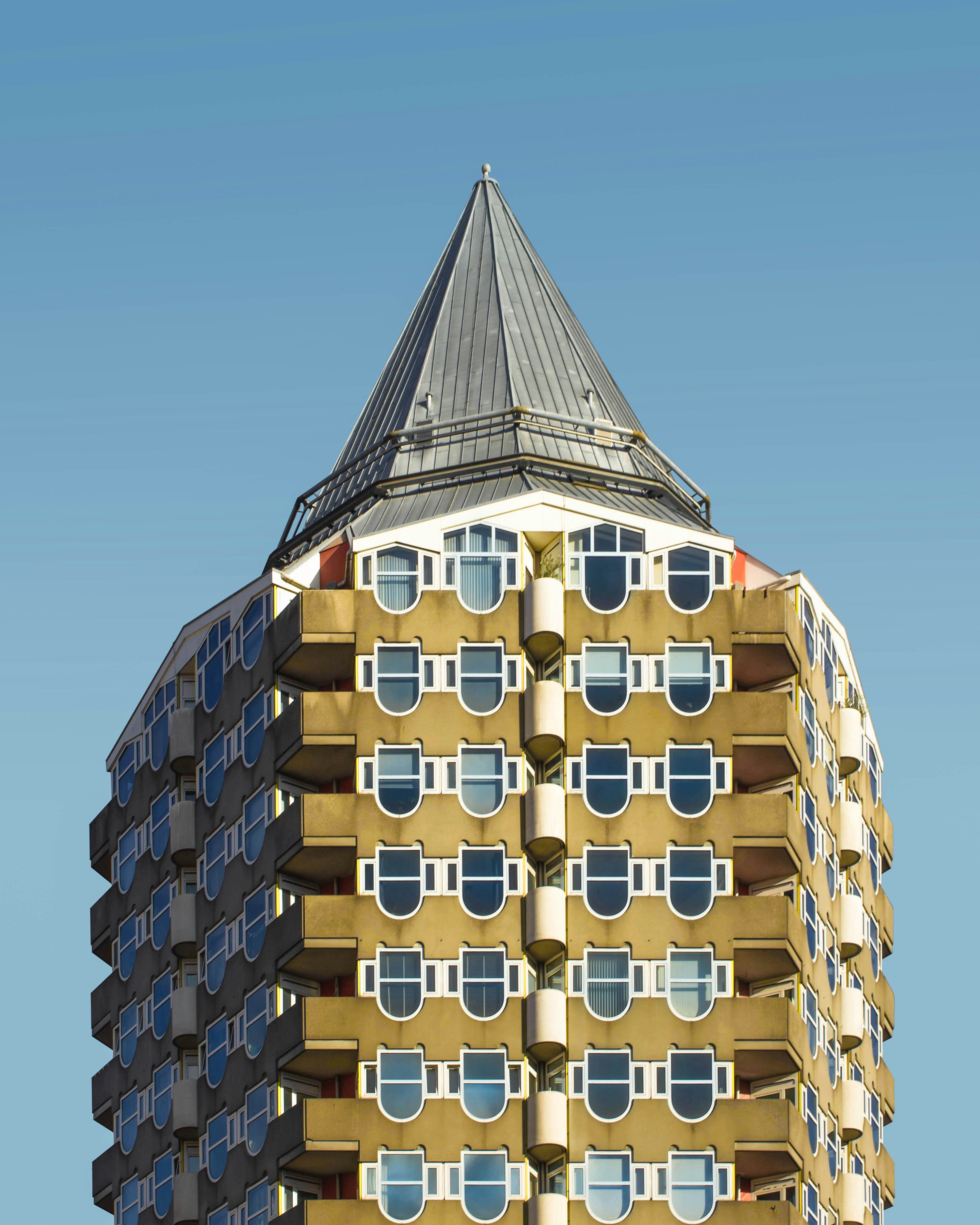 Immeuble de grande hauteur jaune et blanc photo – Photo Pays-Bas ...