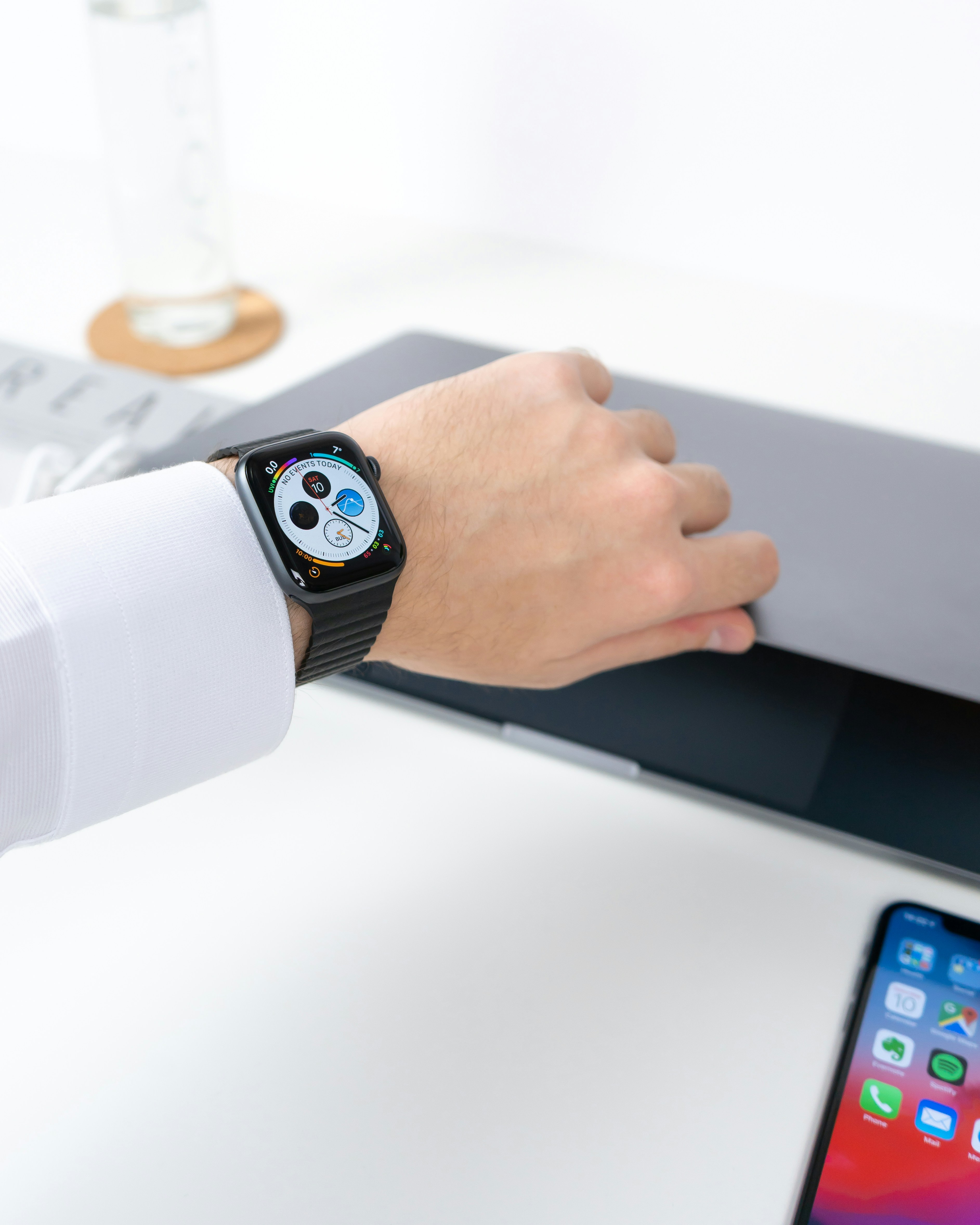 Person wearing Apple Watch photo – Free Brown Image on Unsplash