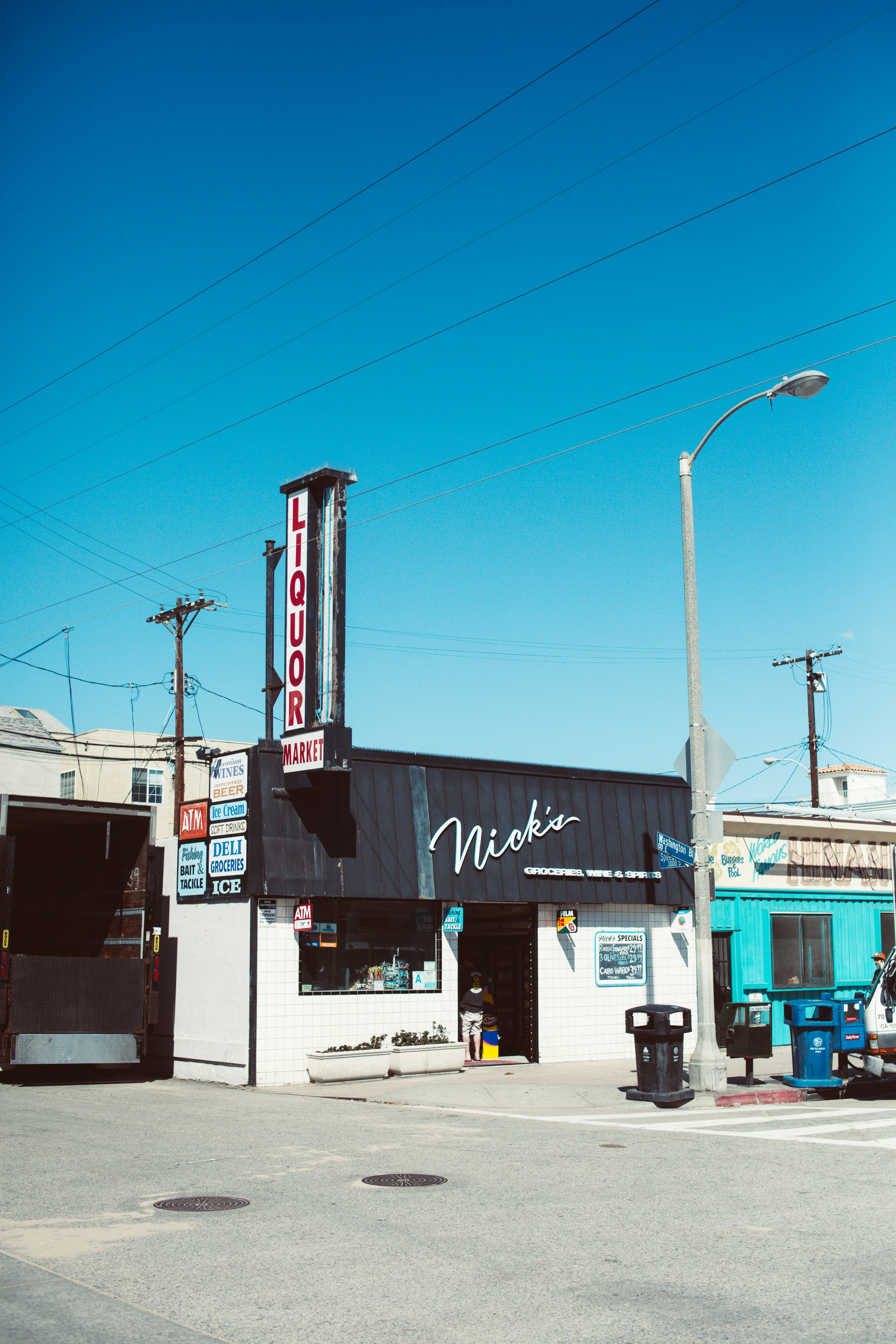 White and gray signage photo – Free Blue Image on Unsplash
