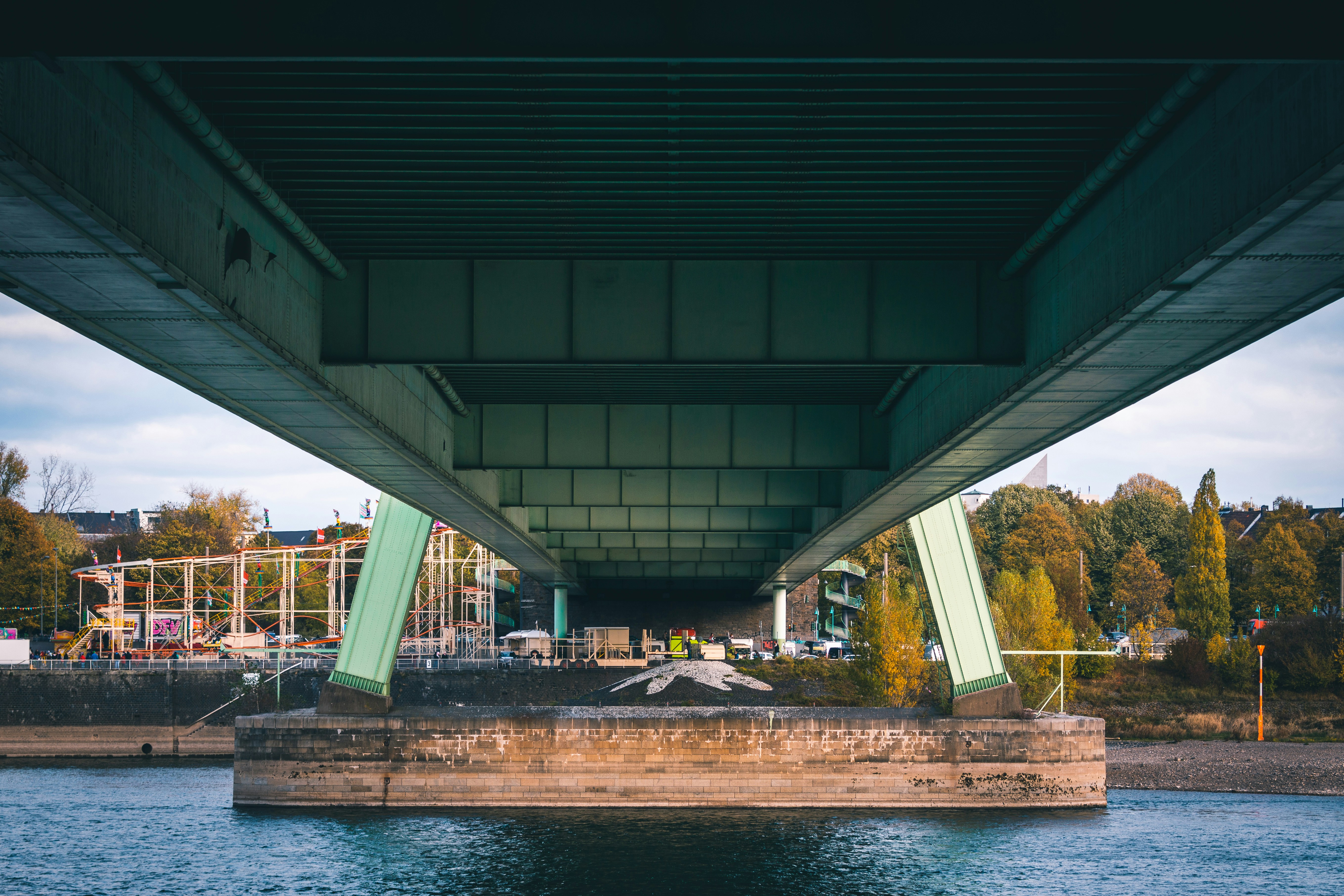 Water under bridge photo – Free City Image on Unsplash