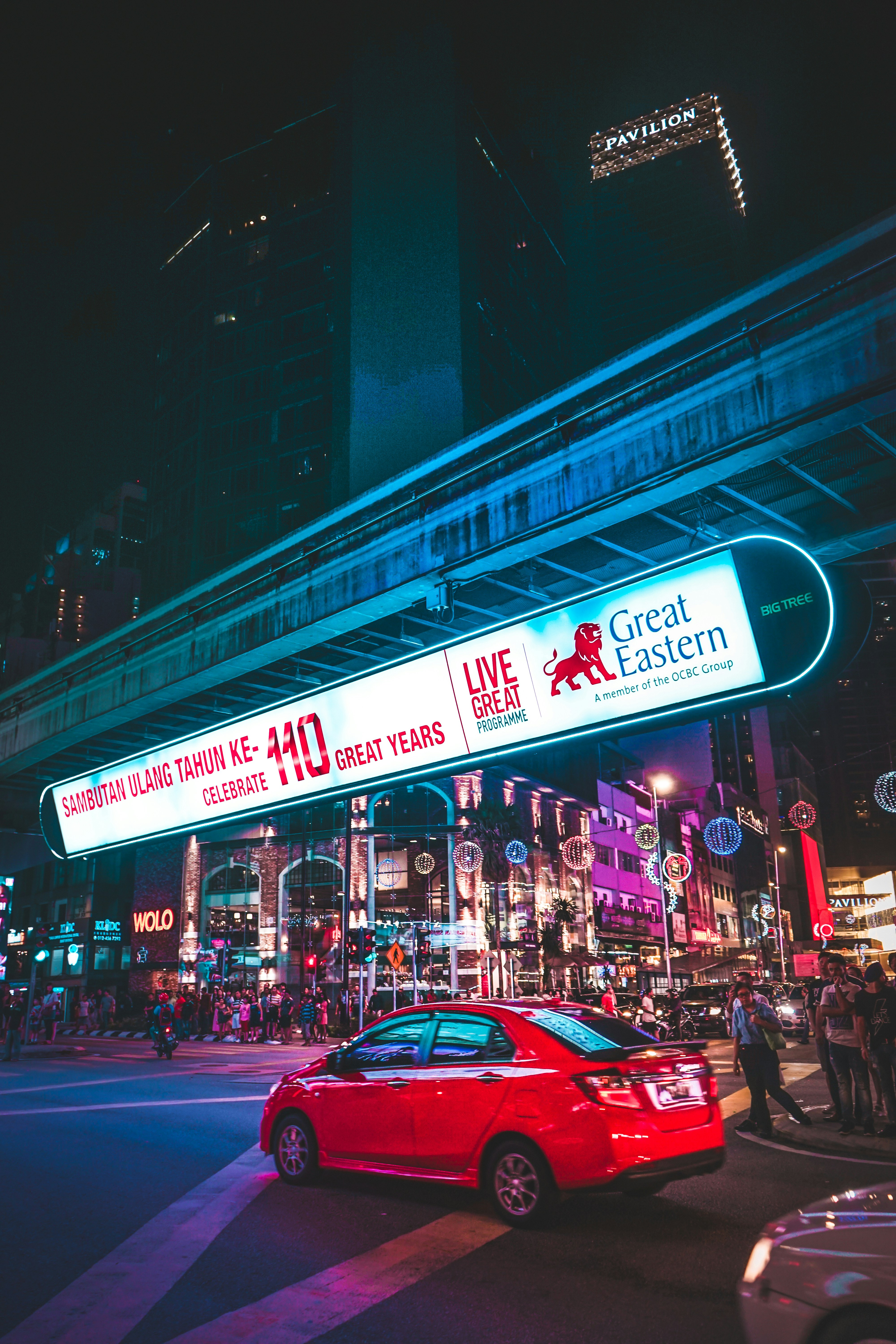 Red car passing through stre photo – Free Jalan imbi Image on Unsplash