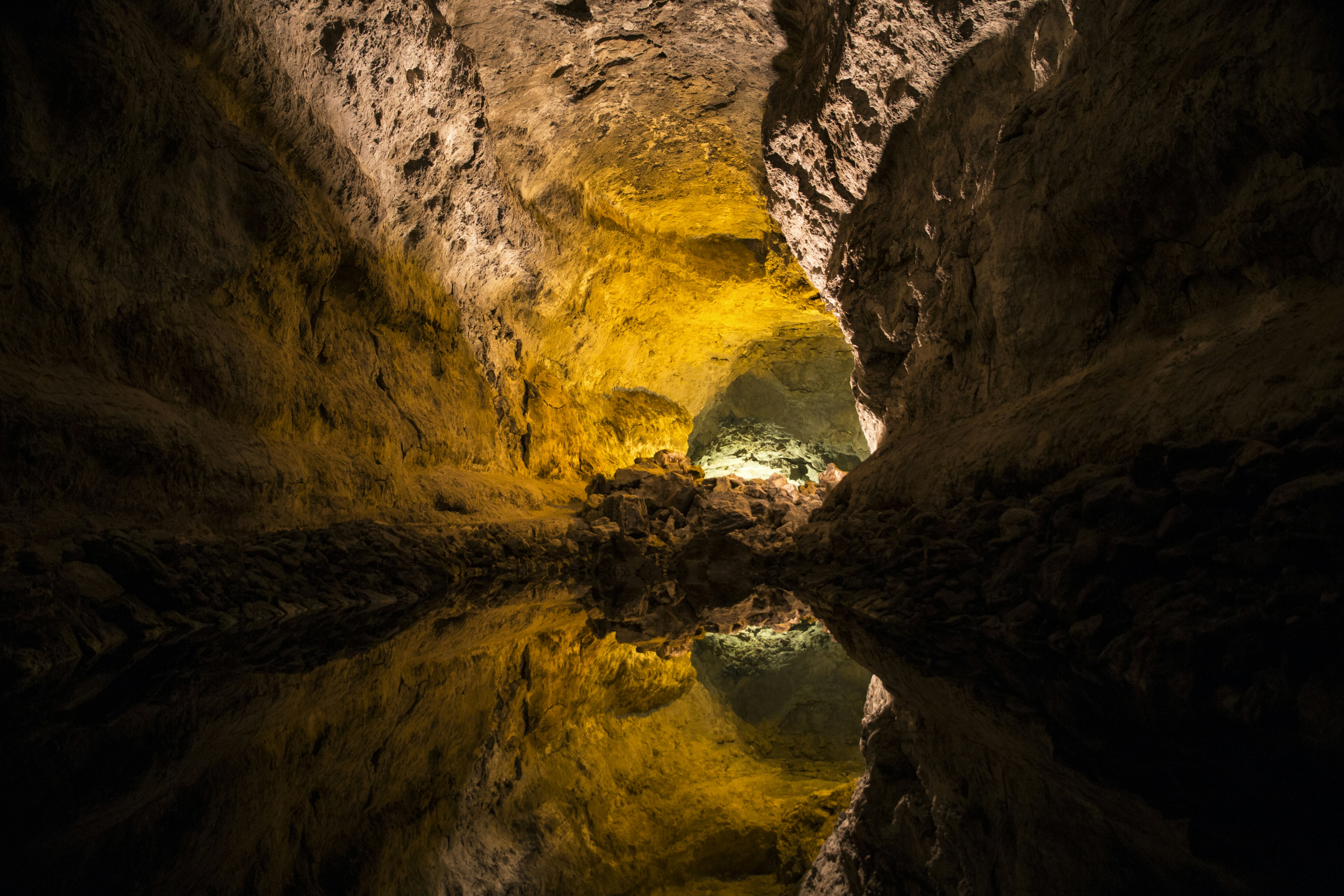 Interior de la cueva foto – Imagen de Lanzarote gratuita en Unsplash