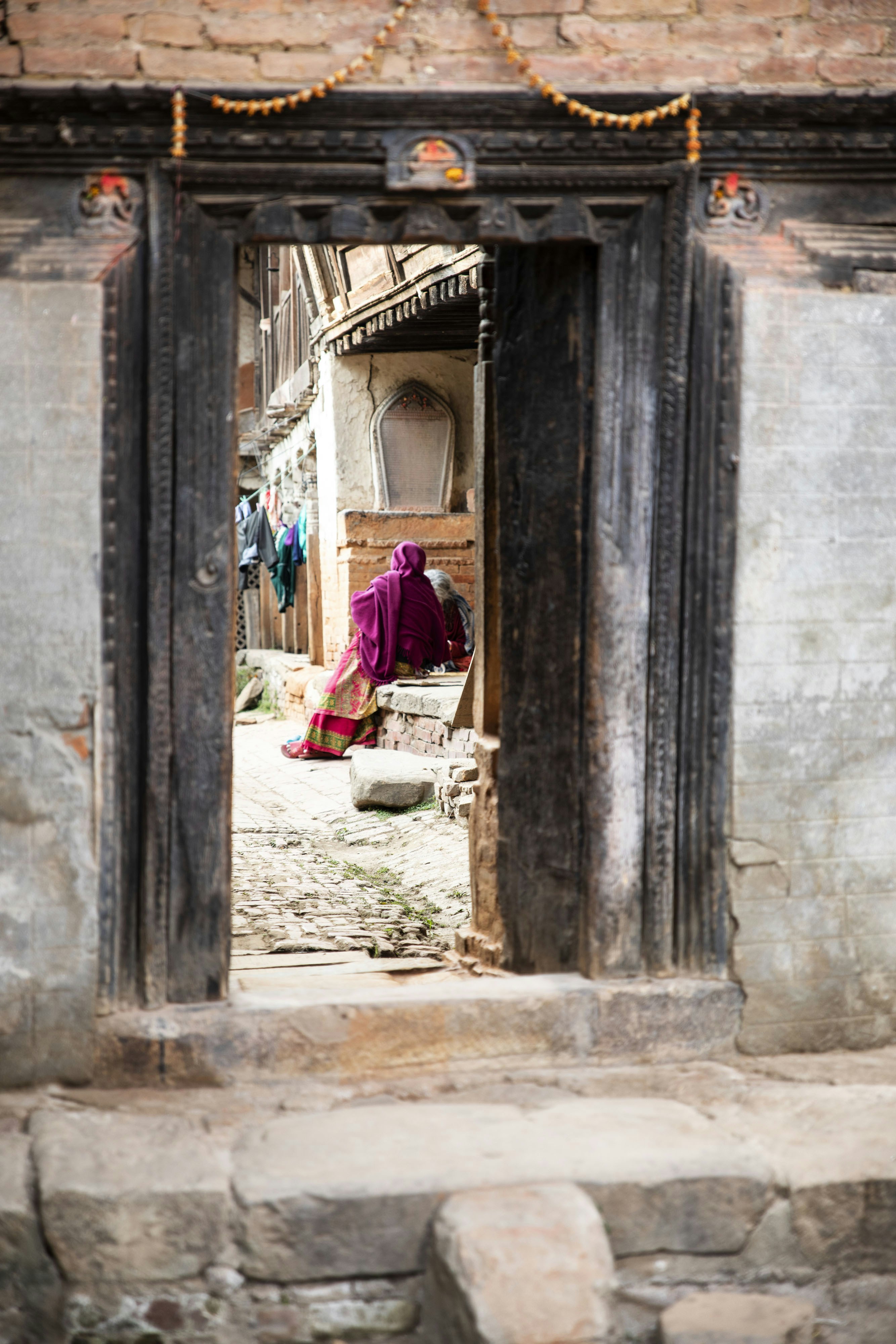 Foto Jamba de madera negra – Imagen Bhaktapur gratis en Unsplash