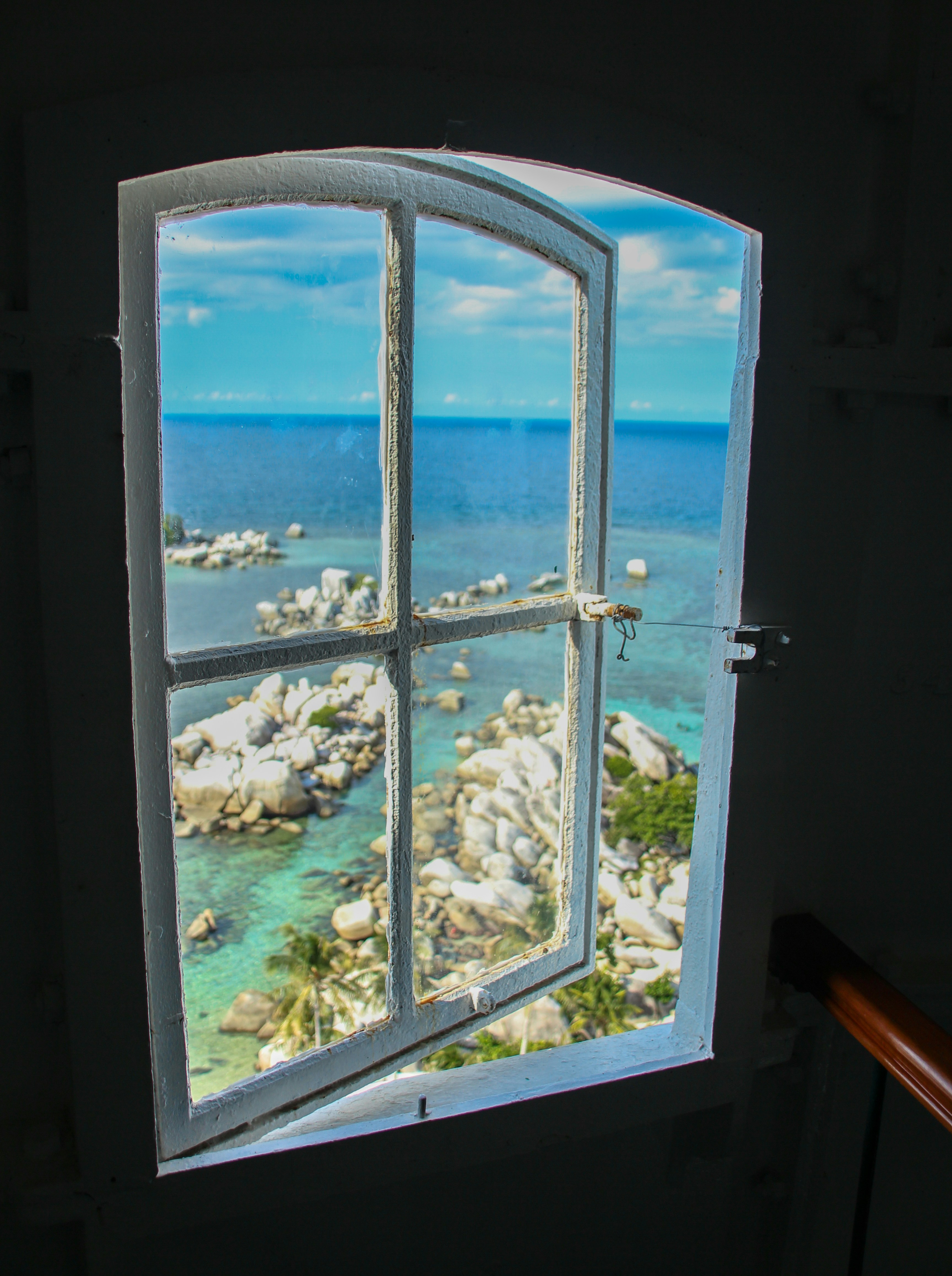 Semi opened glass door photo – Free Indonesia Image on Unsplash